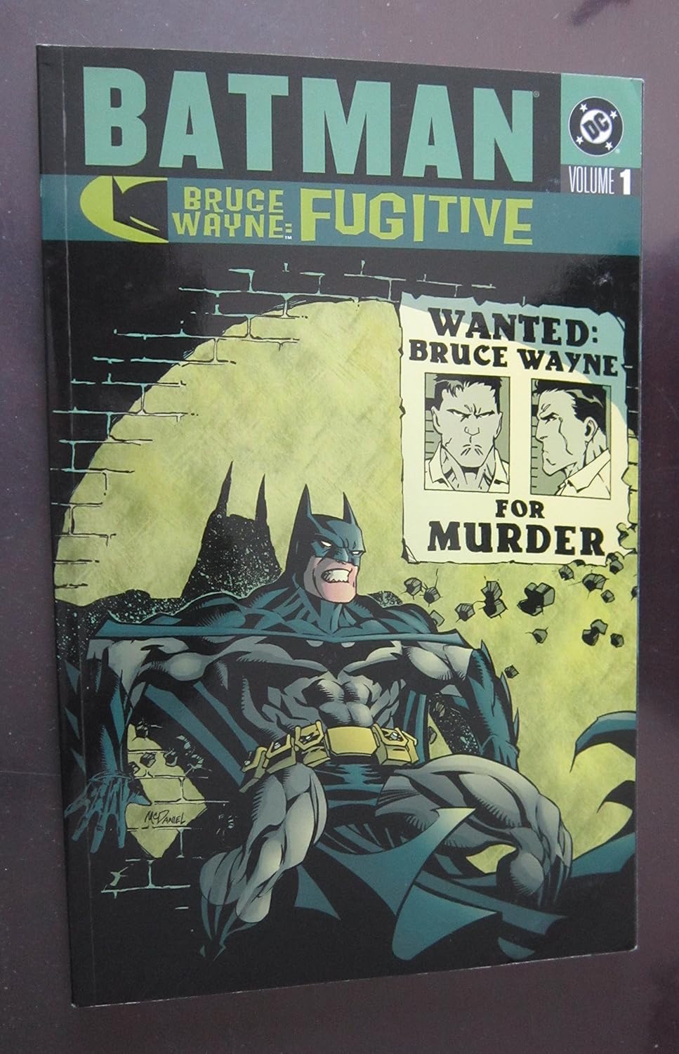 Batman: Bruce Wayne Fugitive - VOL 01: Grayson, Devin, Brubaker, Ed ...