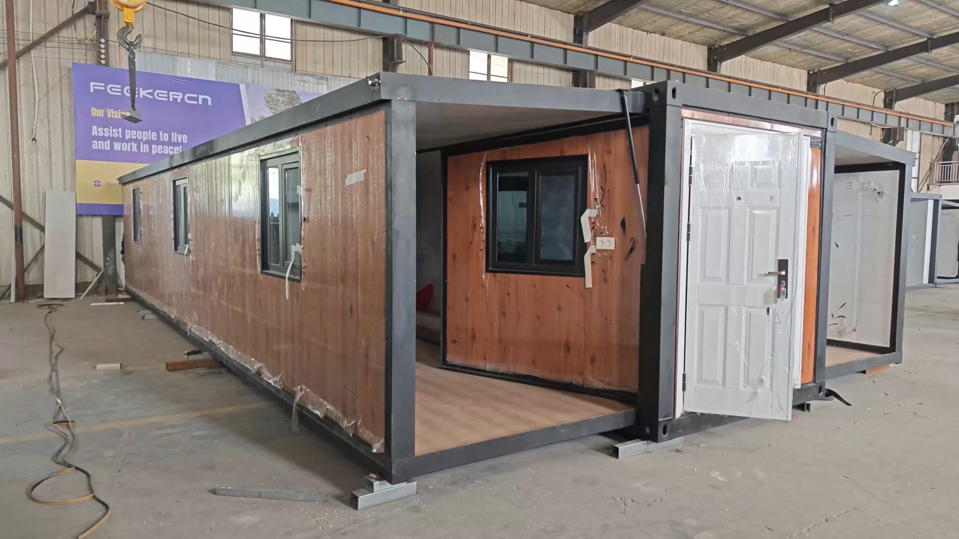 Watch 40FT Prefab House Un folding and Installation Process on Amazon Live