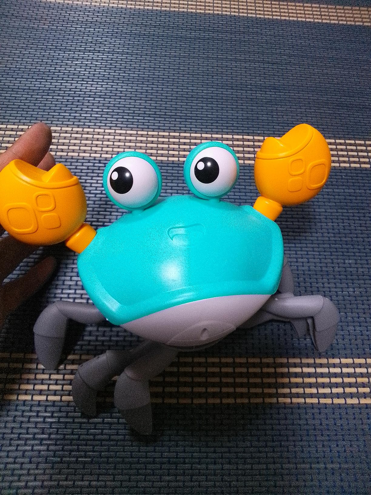 Amazon.co.jp: Babyn Baby Crab Toy, Moving, Crawling Crab, Sensor, Music ...