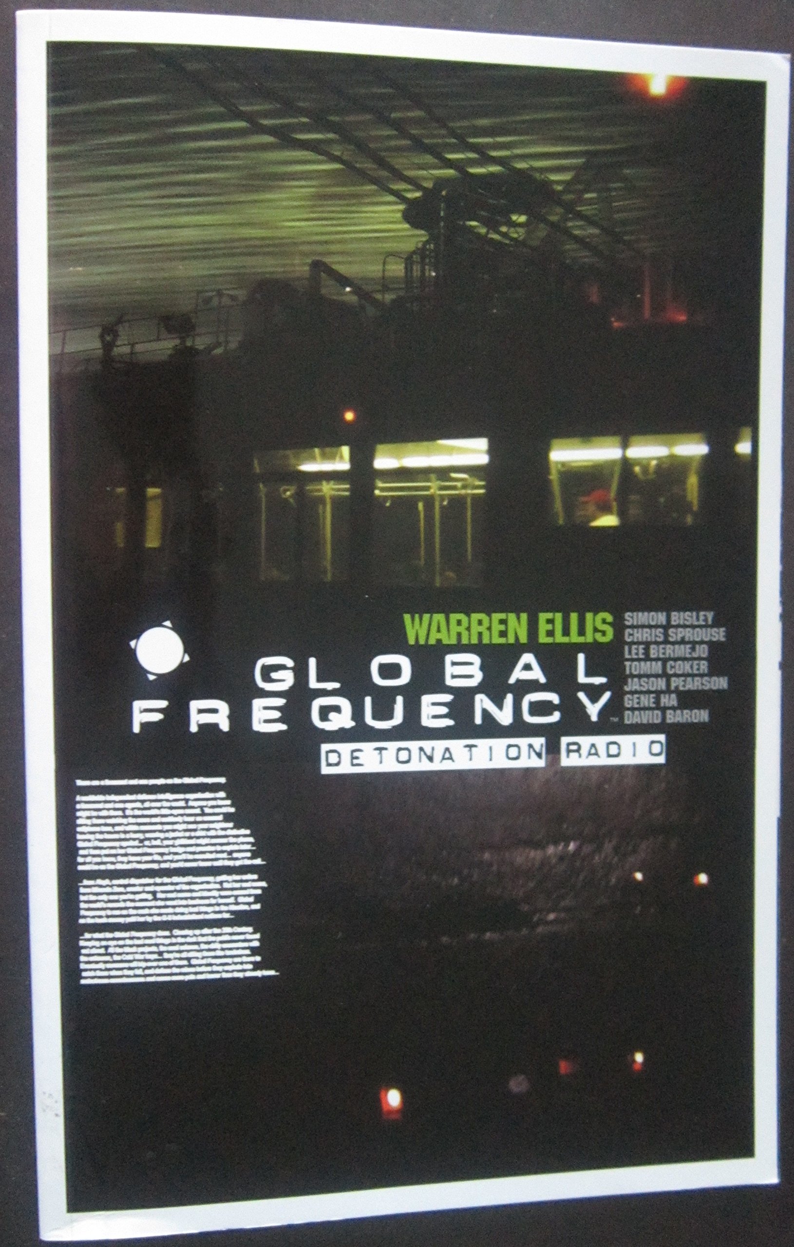 Amazon.com: Global Frequency: Detonation Radio: 9781401202910: Ellis ...
