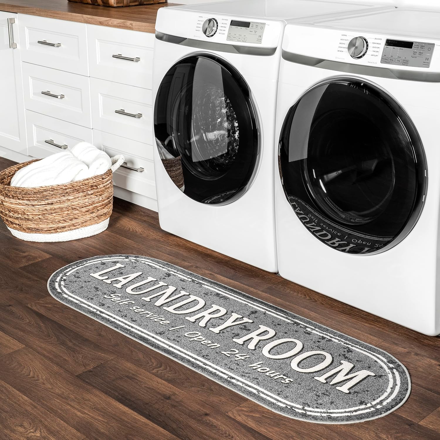 Amazon.com: nuLOOM Graphic Machine Washable Laundry Mat, 20" x 59" Oval ...
