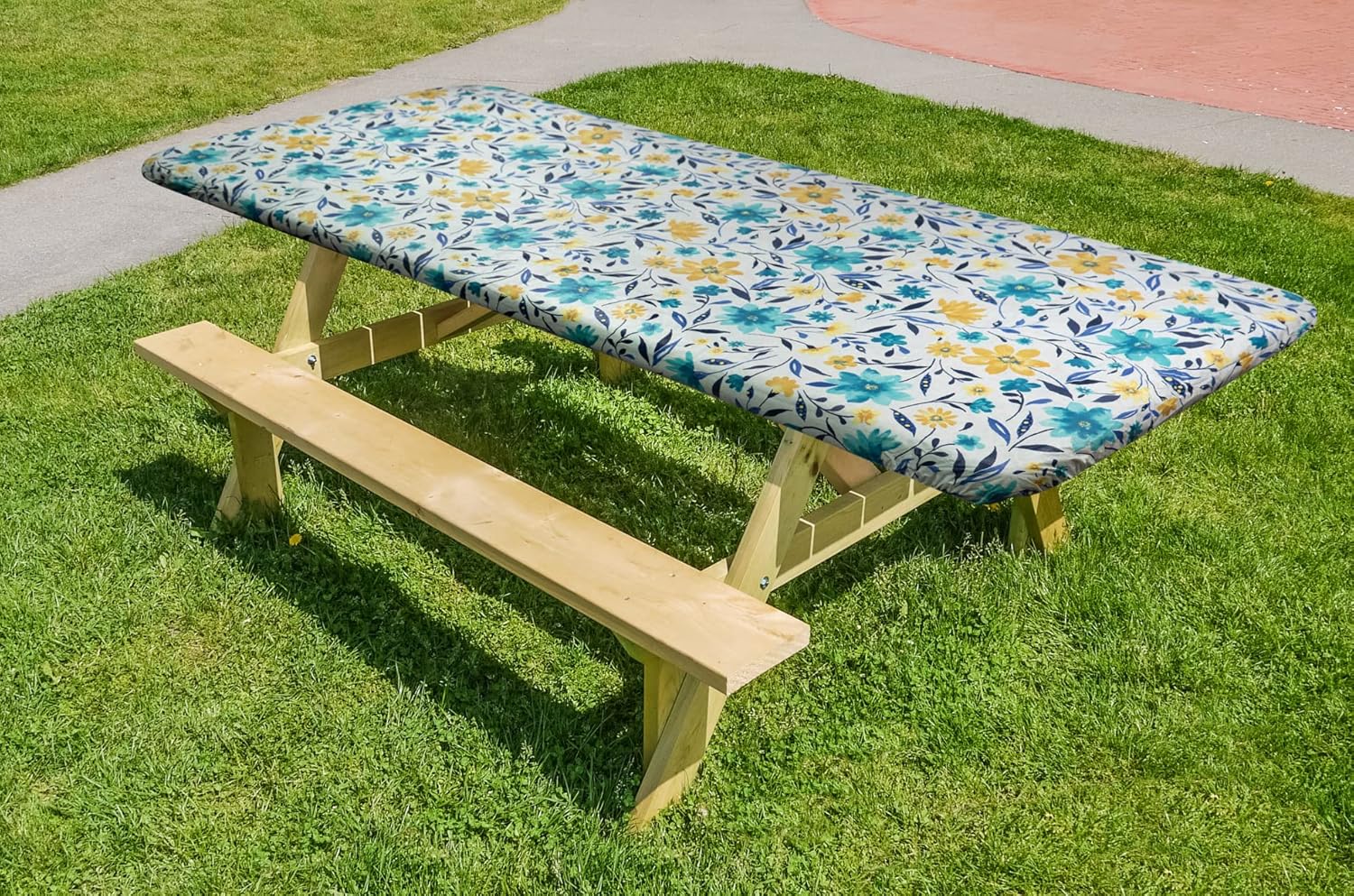 Amazon.com : LAMINET PICNIC TABLE COVER FLOATING FLORAL - LARGE : Patio ...