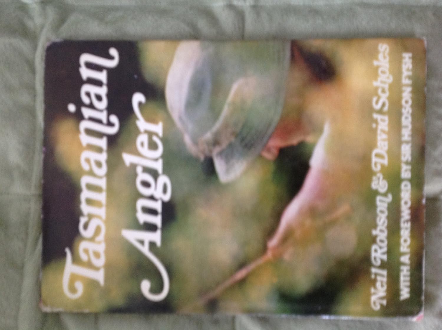 Tasmanian Angler: Neil Robson, David Scholes: Amazon.com: Books