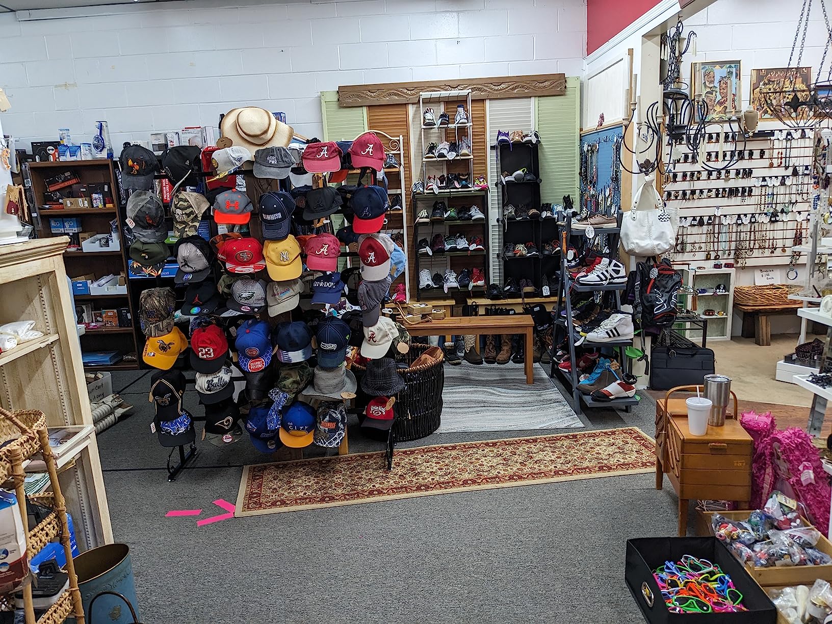 Amazon.com: CrearClasico 7-Tier Hats Display Rack,70 Hooks Retail Hat ...