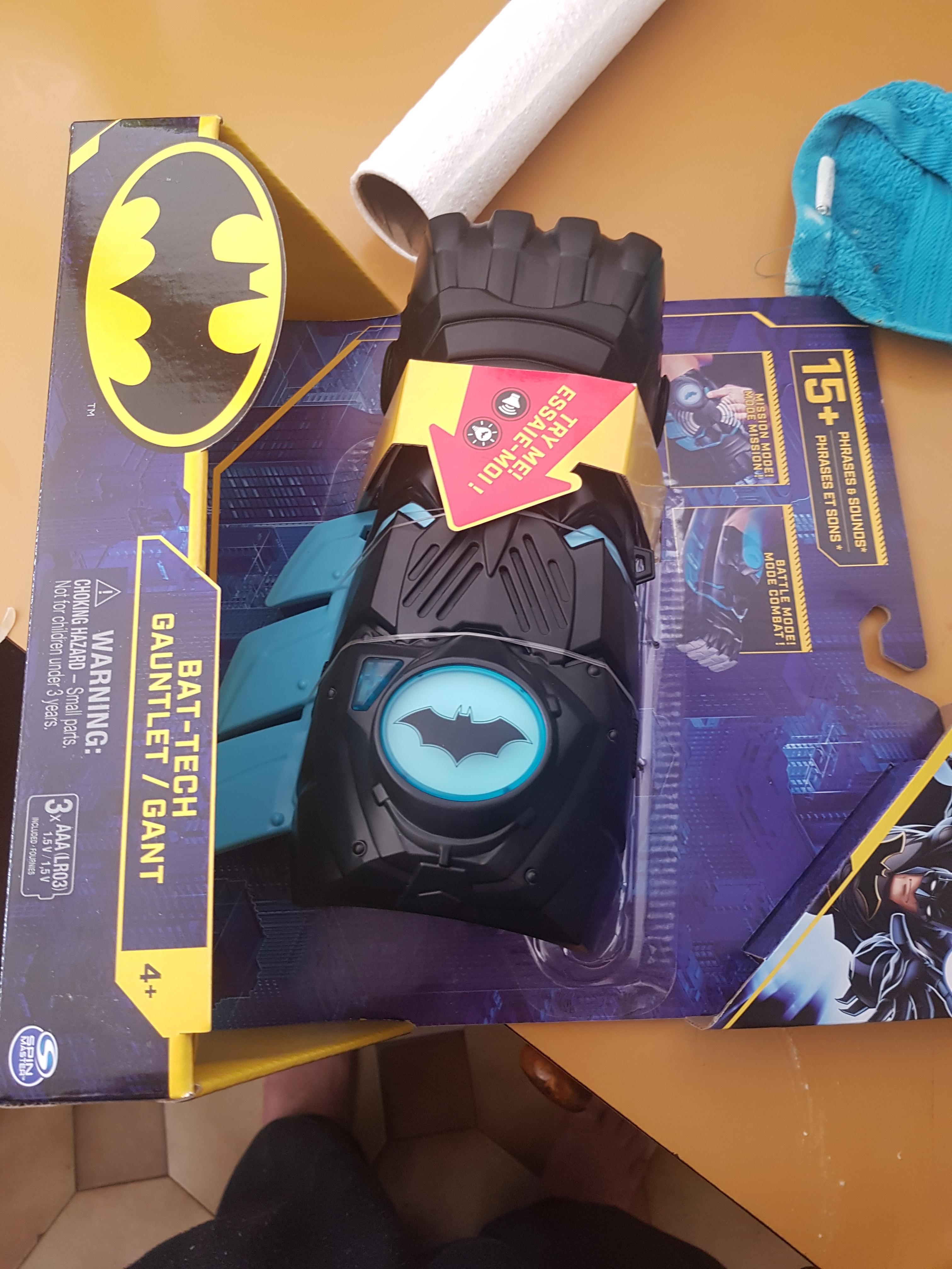 BATMAN, Interactive Gauntlet with Over 15 Phrases and Sounds, Kids Toys for Boys Aged 4 and Up ...