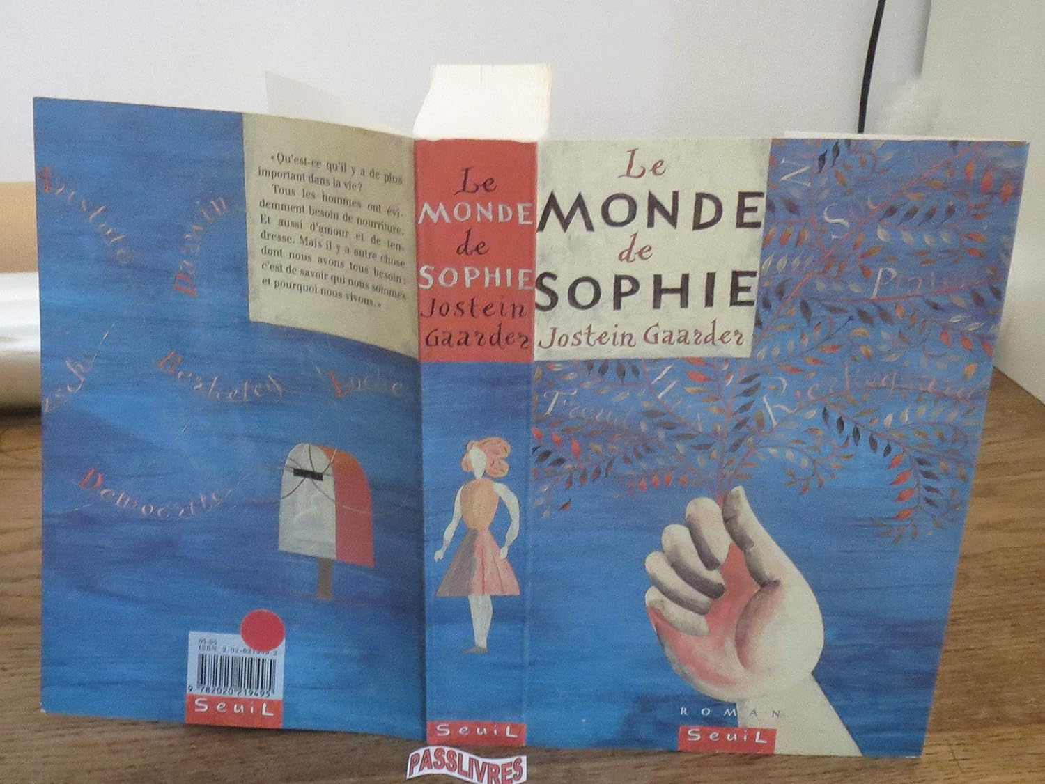 Amazon.com: Le Monde de Sophie. Roman sur l'histoire de la philosophie: 9782020219495: Gaarder ...