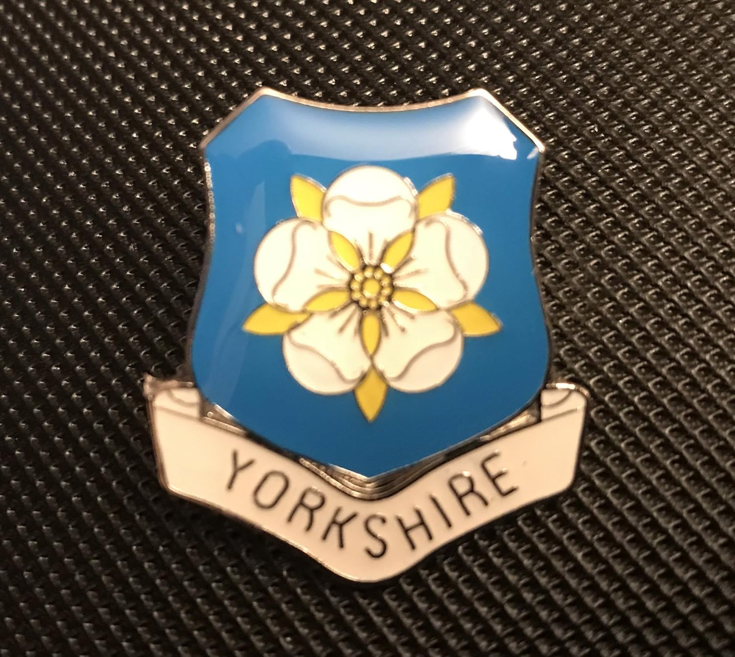 YORKSHIRE ROSE ENAMEL PIN BADGE (PB21) BIGGER THAN OTHERS A GREAT GIFT ...