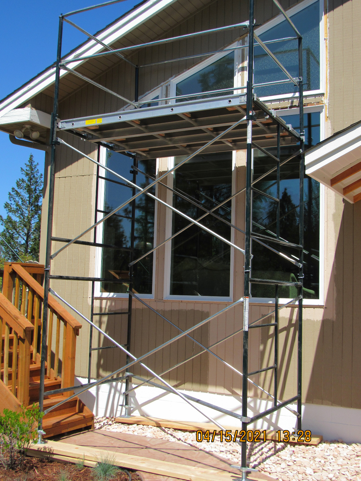 Metaltech Saferstack Complete Fixed Scaffold Tower - 5ft.W x 7ft.D x ...