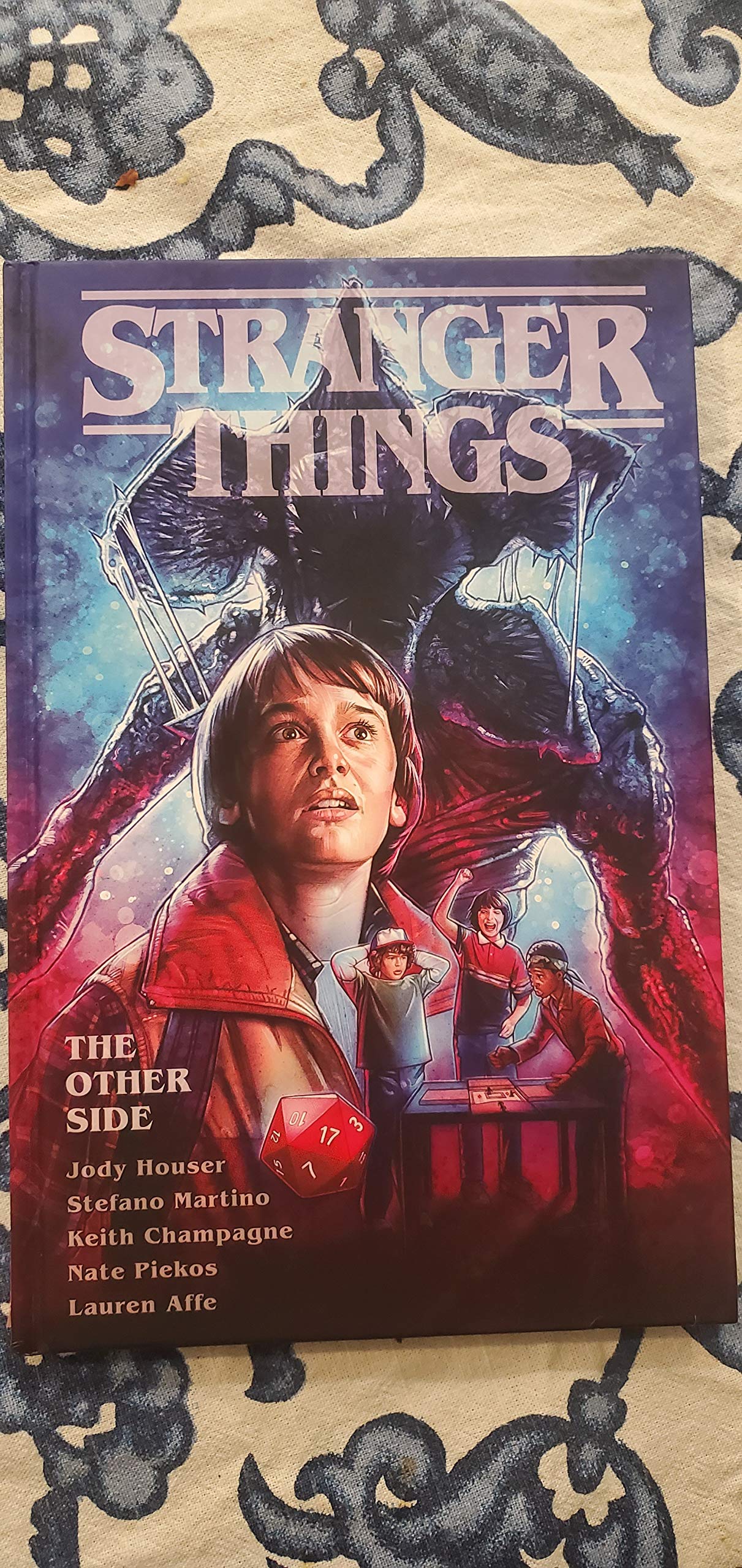 Stranger Things The Other Side: Jody Houser: 9781506713410: Amazon.com ...