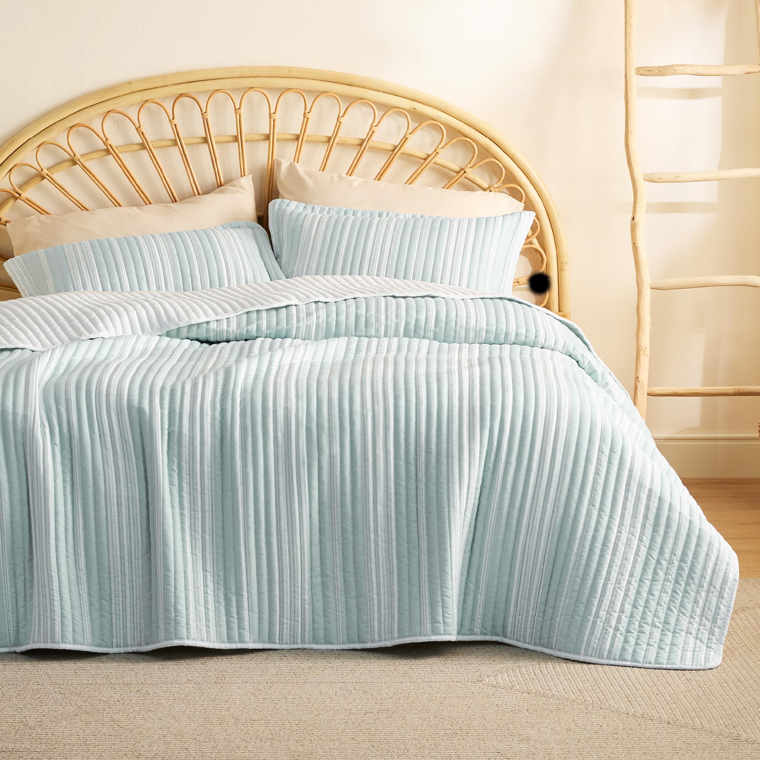 Amazon.com: Bedsure Striped Quilt Set King - Reversible Aqua Quilt ...