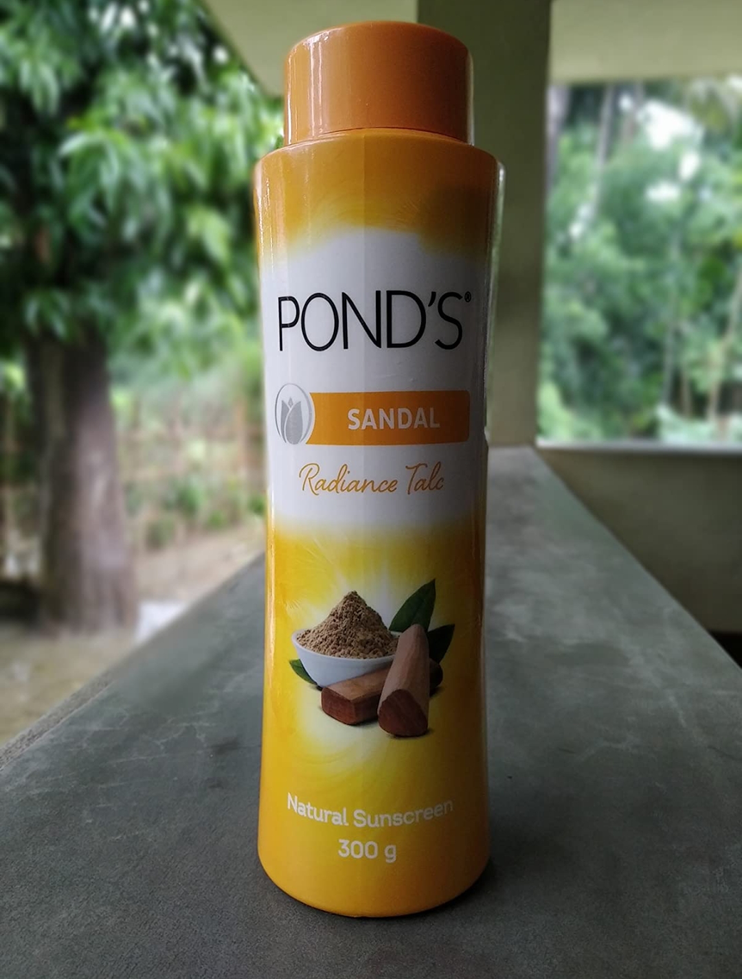Pond's Sandal Radiance Talc, Pack of 100gm powder : Amazon.in: Beauty