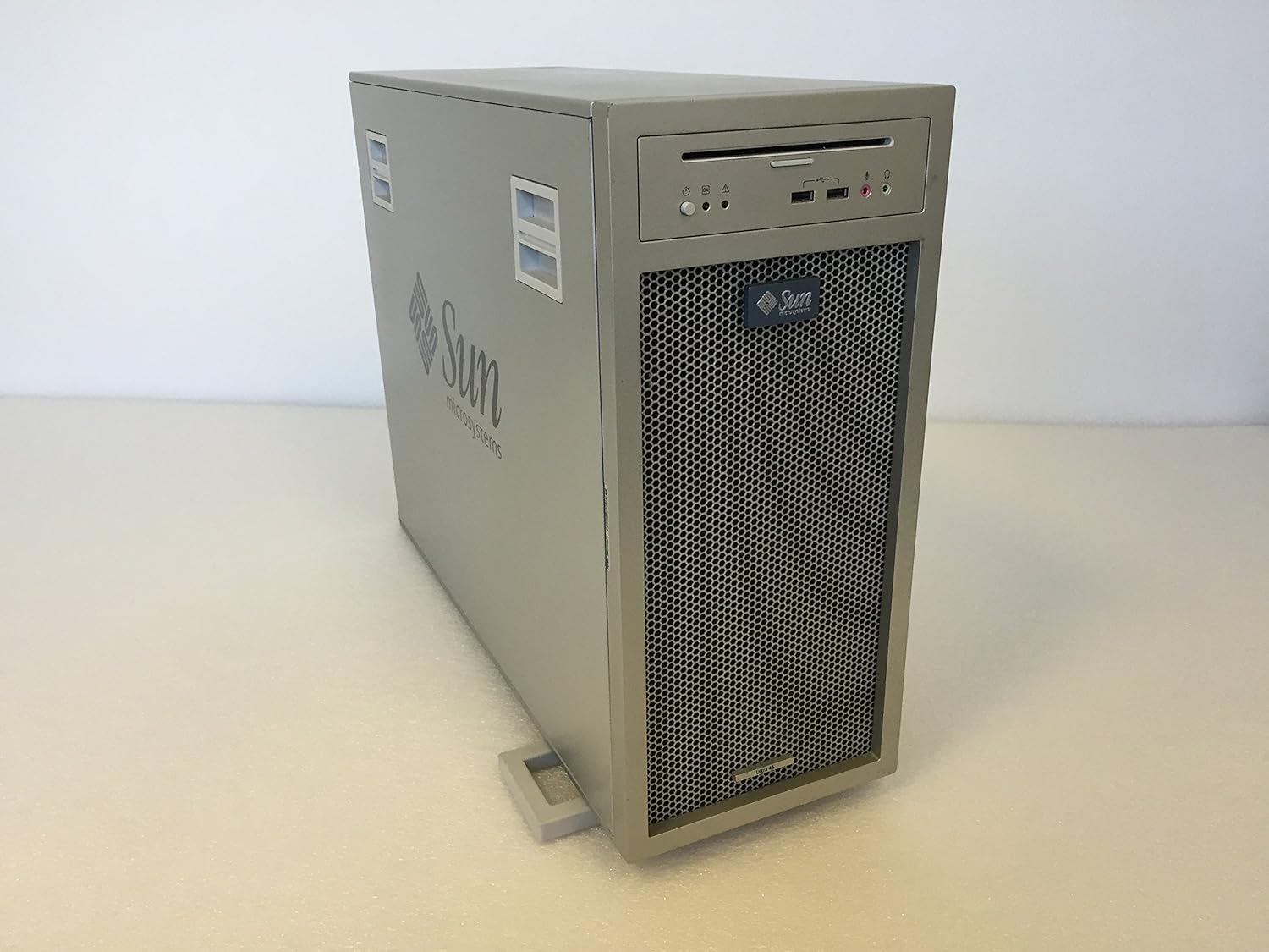 SUN Microsystems Oracle Ultra 45 UNIX Workstation 2x 1 6GHz 4GB 250GB sun-microsystems-oracle-ultra-45-unix-workstation-2x-1-6ghz-4gb-250gb