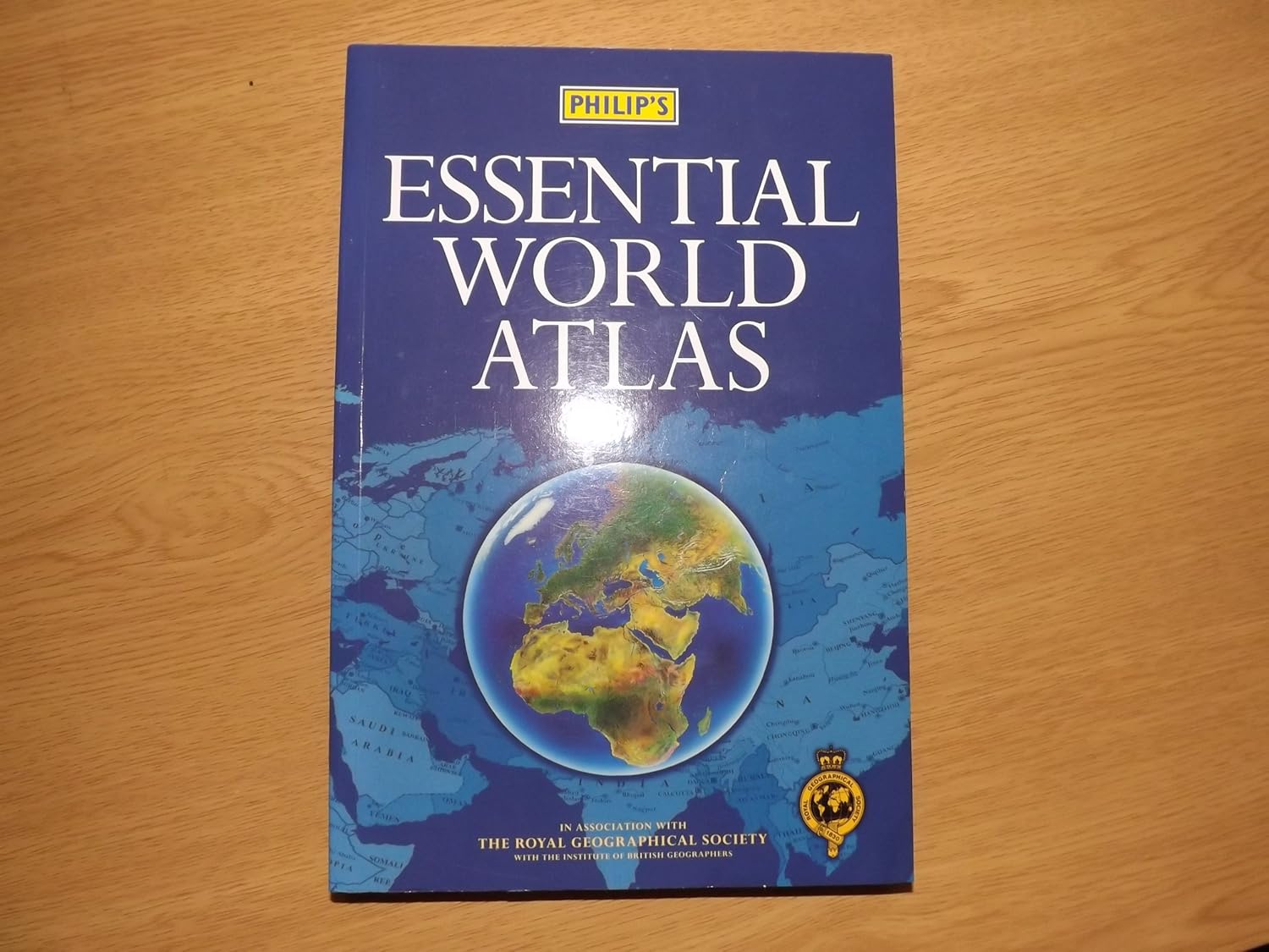 Philip's Essential World Atlas: Amazon.co.uk: Philip's Maps ...