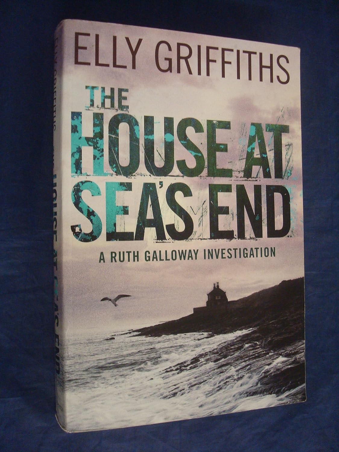 The House at Sea's End: The Dr Ruth Galloway Mysteries 3 : Griffiths ...