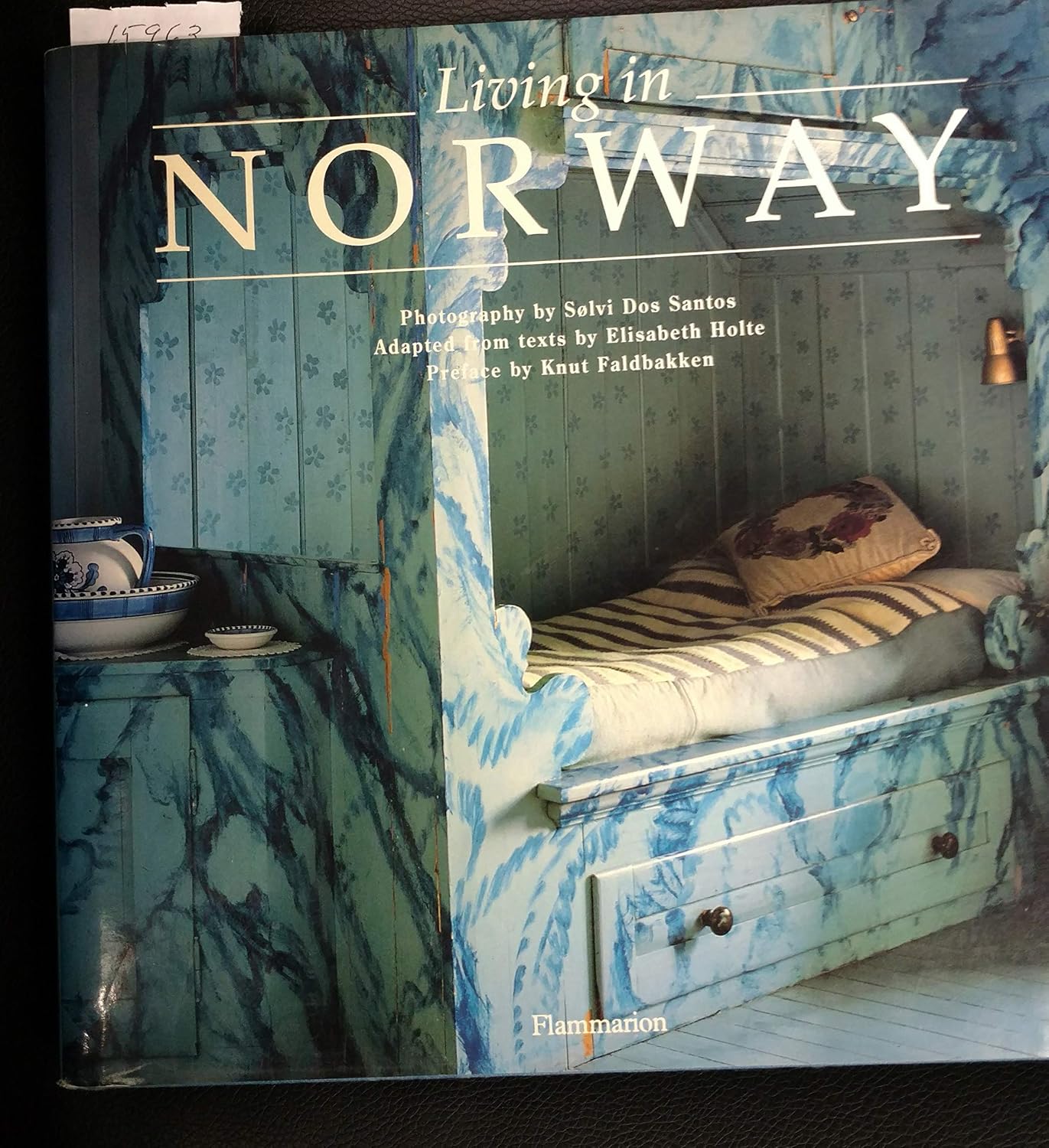 Living in Norway: Holte, Elisabeth, Dos Santos, Solvi, Faldbakken, Knut ...