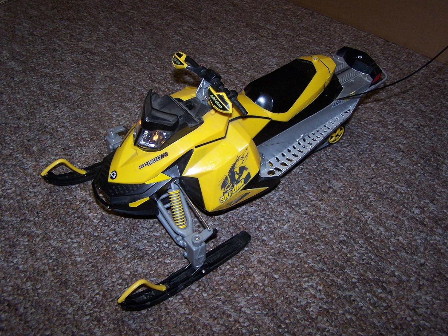 Interactive Toy Concepts 17'' Skidoo RC Snowmobile : Amazon.sg: Toys