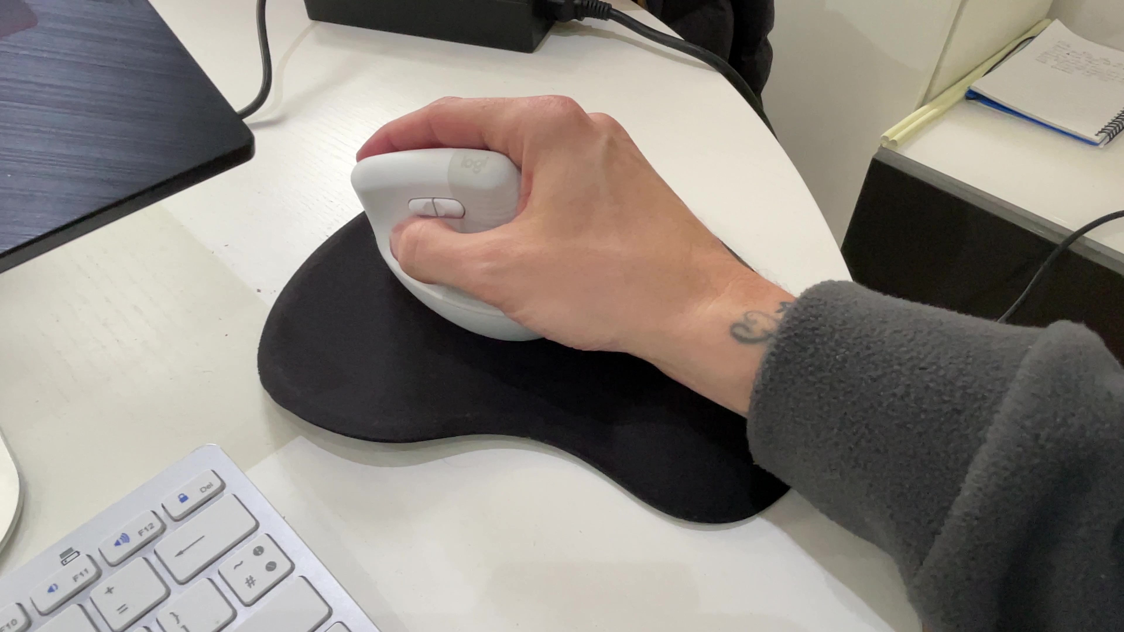 Watch Mouse Pad, Ergonomic Mouse Pad with Comfortable Gel Wrist Rest on ...