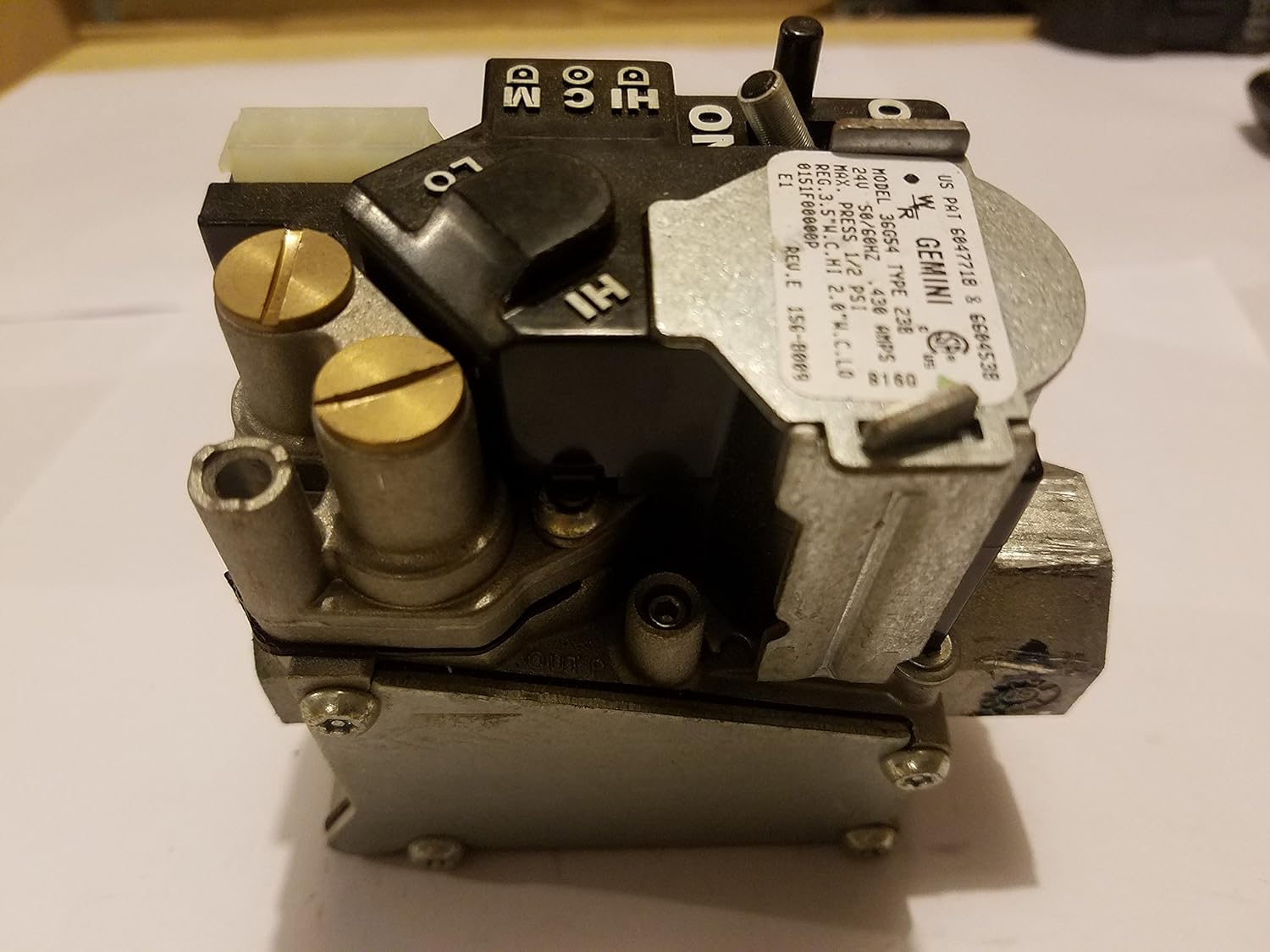 Amazon.com: Goodman janitrol gemini furnace gas valve 0151F00000P ...