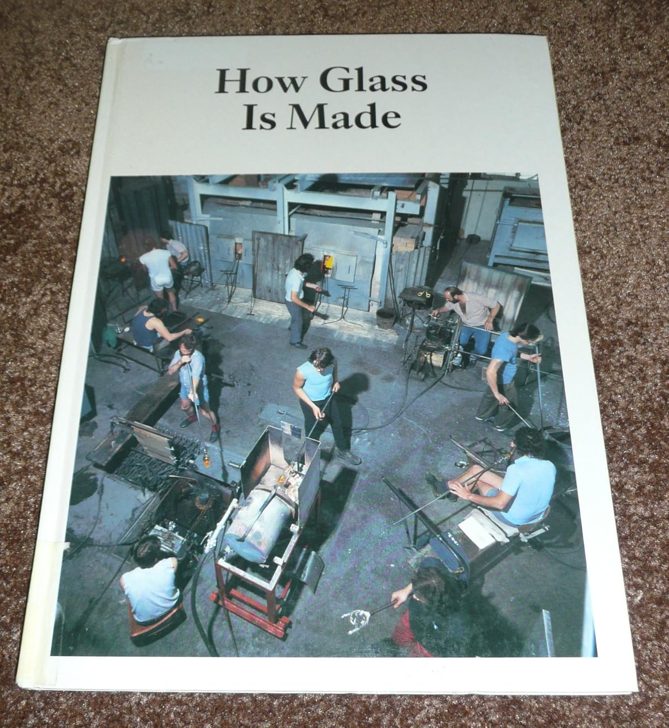 How Glass Is Made (How It Is Made): Paterson, Alan J.: 9780816000388 ...