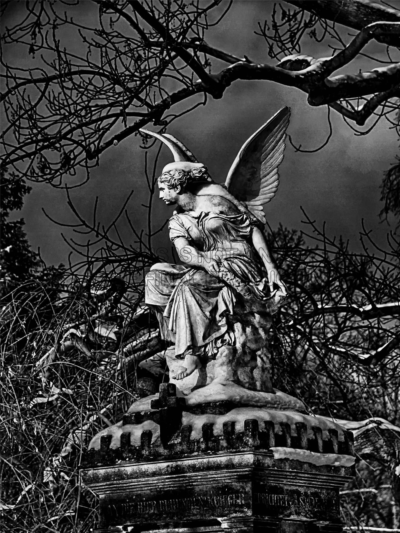 Creepy Sculpture Wallpaper Creepy Yena Art