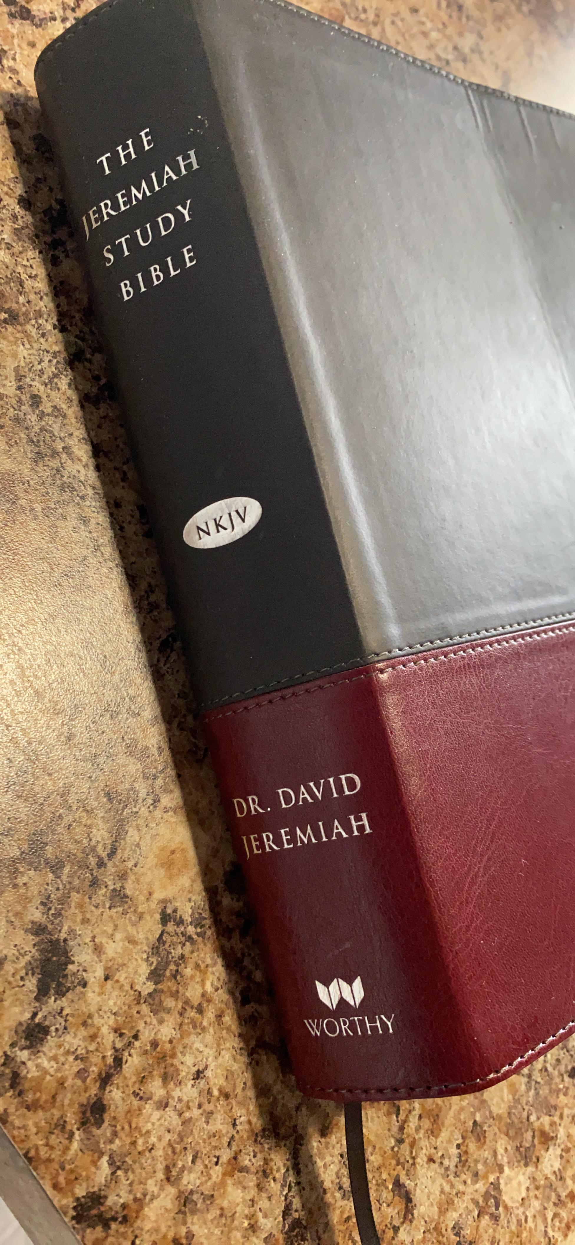 The Jeremiah Study Bible, NKJV Large Print Edition, Black LeatherLuxe ...