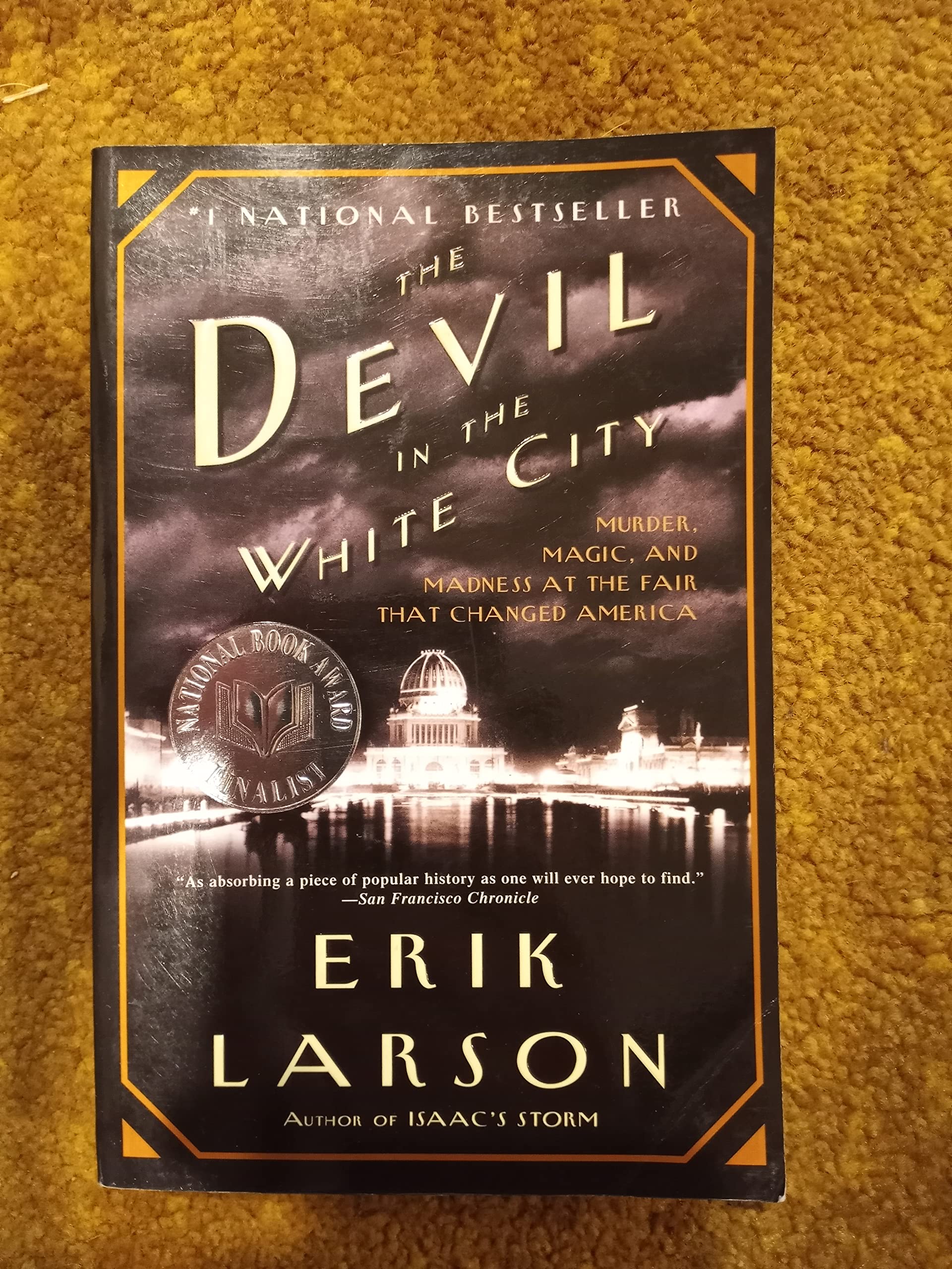 The Devil in the White City: Erik Larson: 8601404459702: Amazon.com: Books