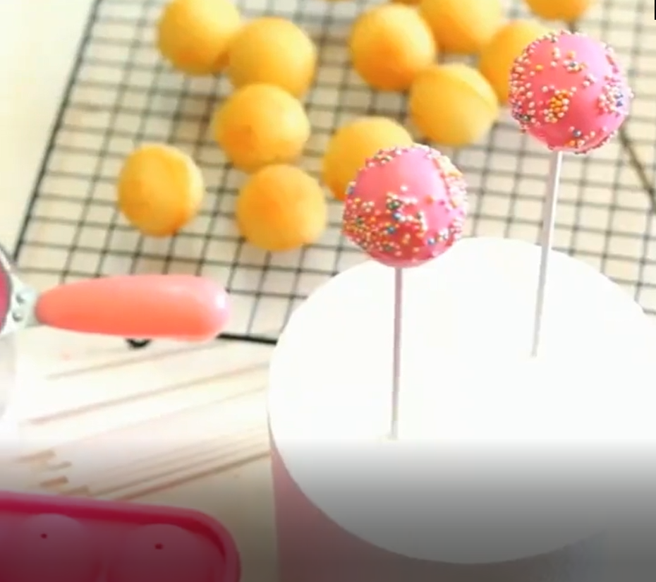 Watch Practical Cake Pop Making Kit Set for DIY Treats on Amazon Live