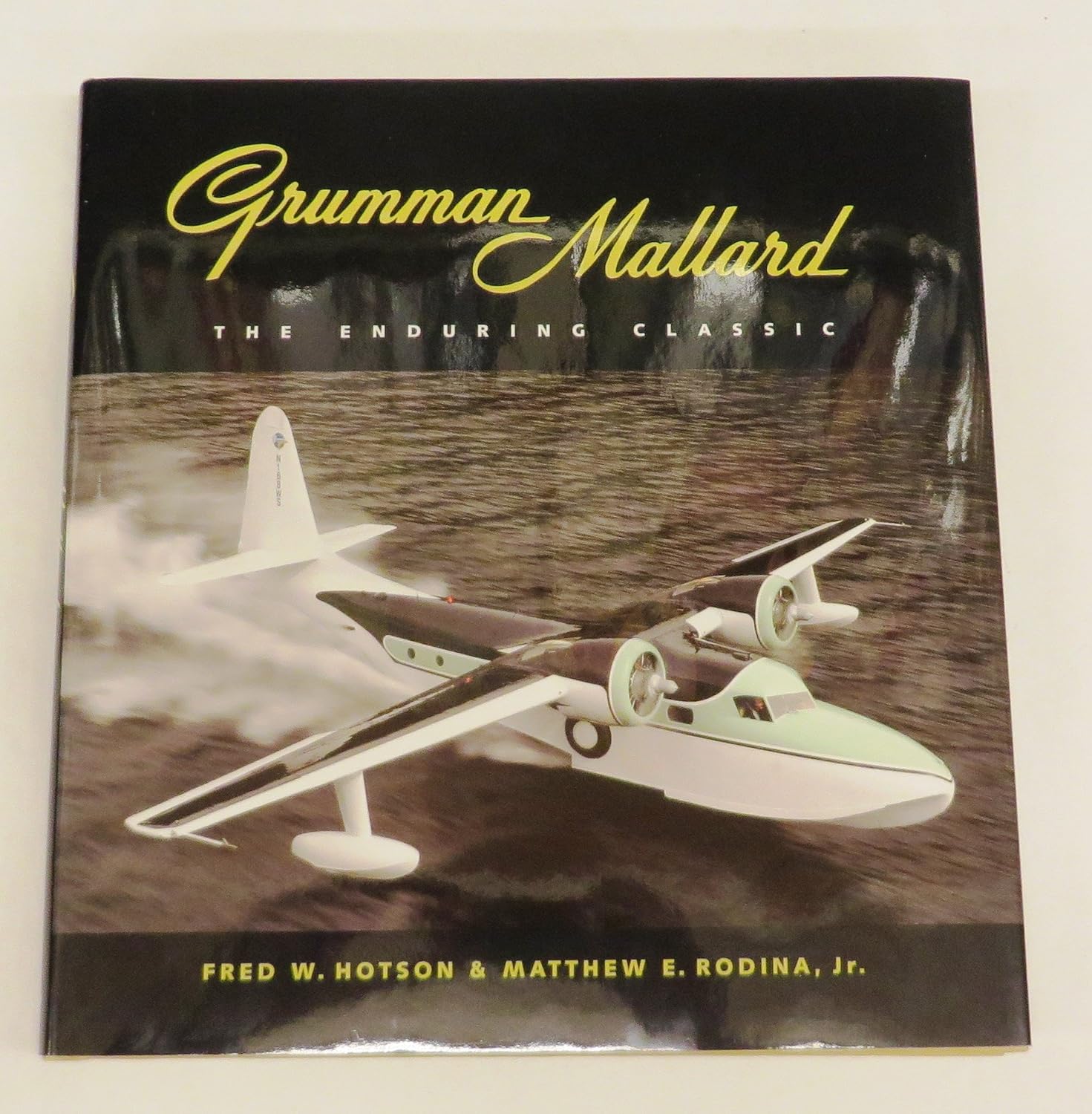 Grumman Mallard: The Enduring Classic: Amazon.co.uk: Hotson, Fred W ...