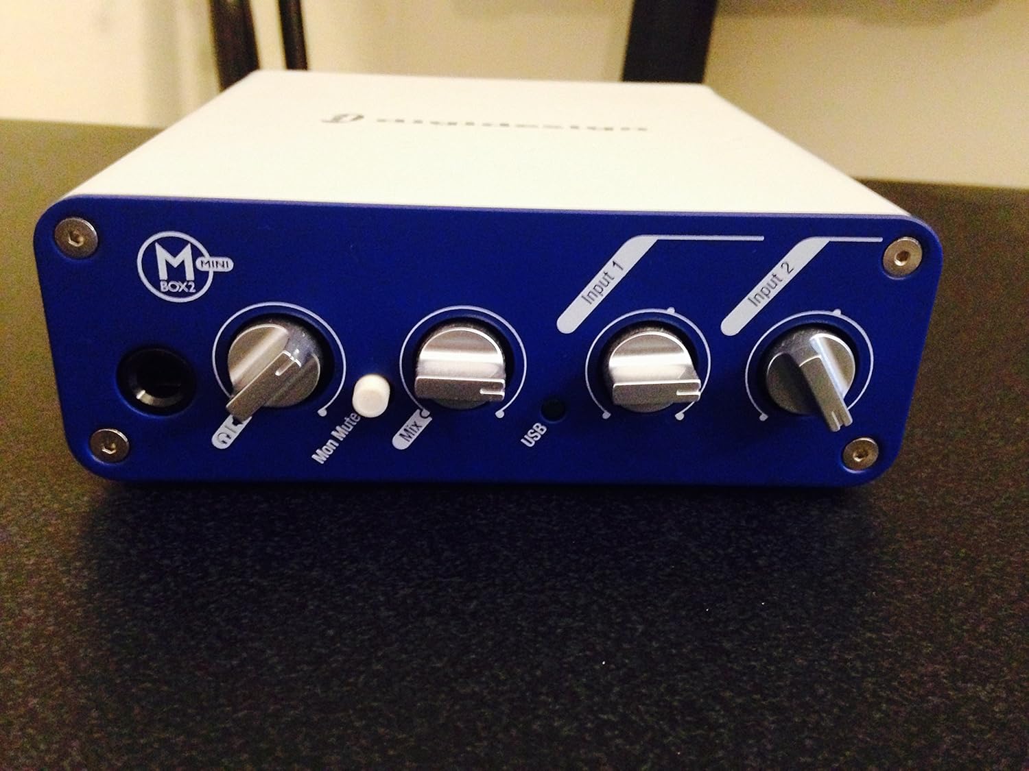 Amazon.com: Digidesign Mbox 2 Mini Portable USB-Powered Pro Tools LE Audio Workstation : Musical ...