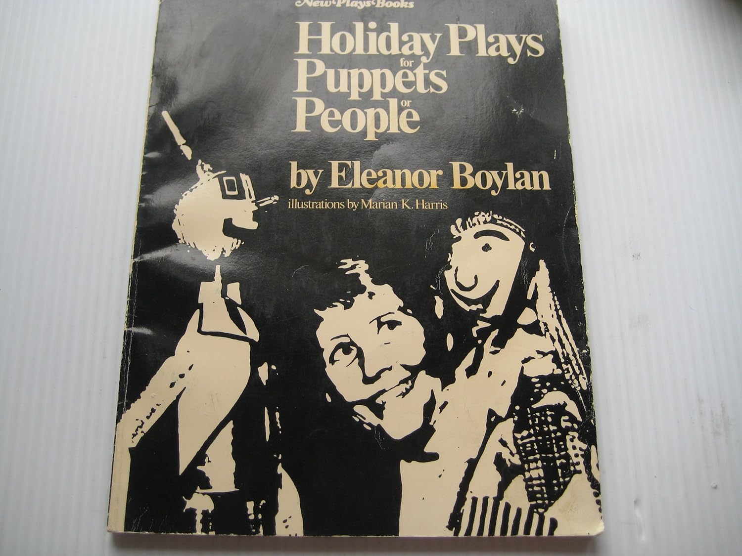 Holiday Plays for Puppets or People: Boylan, M.: 9780932720337: Amazon ...
