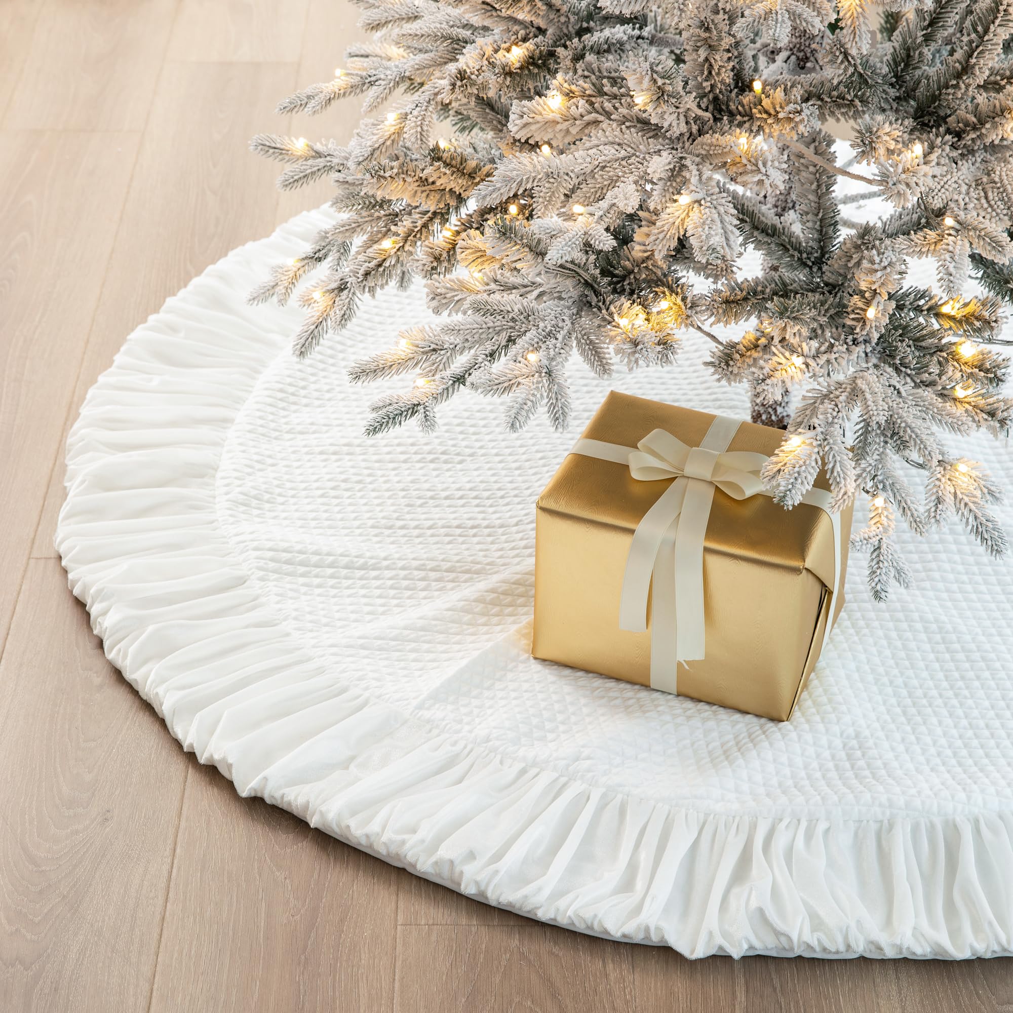 Amazon.com: Glitzhome 60" D White Oversized Christmas Tree Skirt,Velvet ...