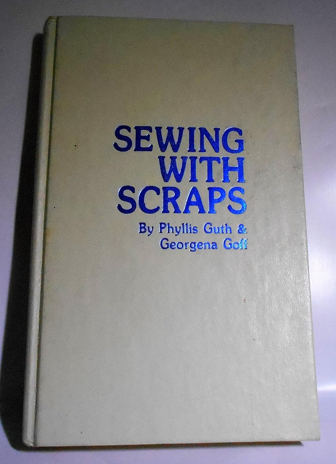 Sewing With Scraps: Phyllis Guth, Georgena Goff: 9780830678785: Amazon ...
