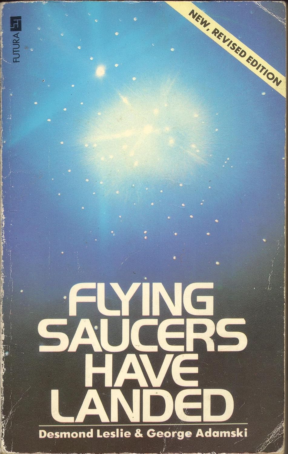 Amazon.com: Flying Saucers Have Landed: 9780860070870: Desmond Leslie ...