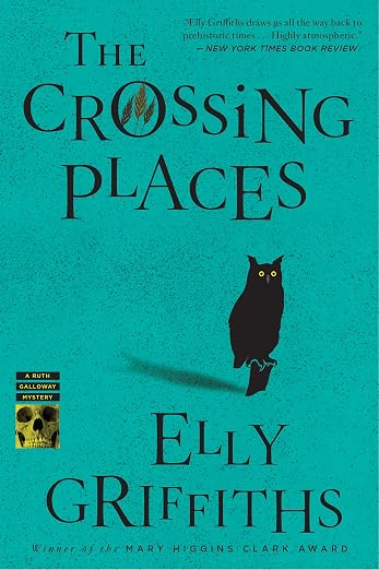 The Crossing Places: The First Ruth Galloway Mystery—An Edgar Award ...