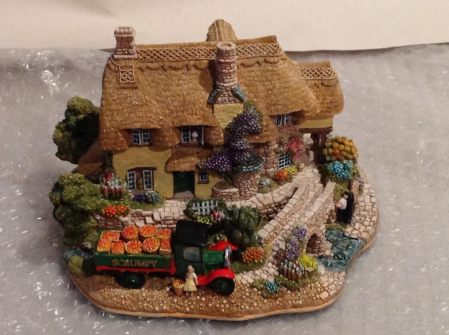 Amazon.com: Lilliput Lane ' Old Scrumpy Farm ' : Home & Kitchen