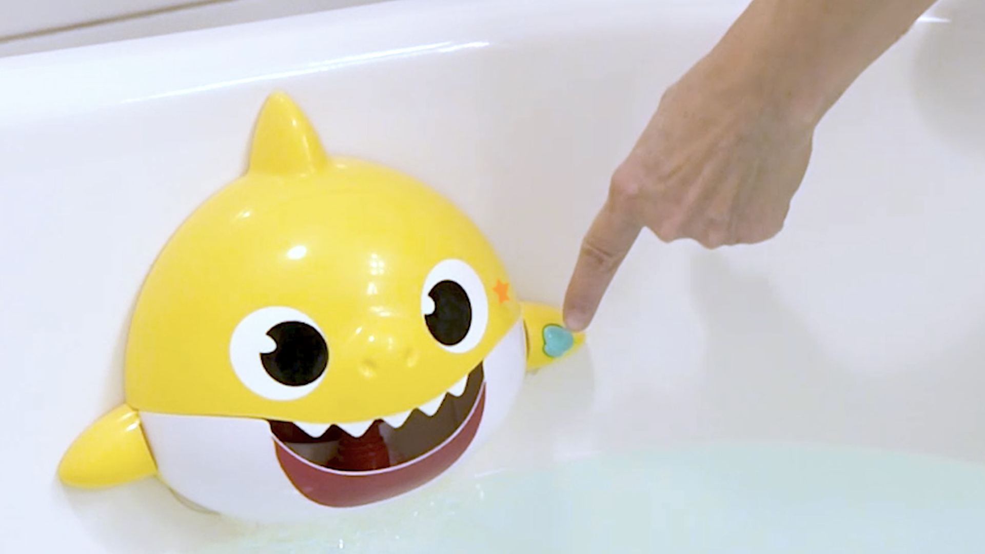 Snapklik.com : WowWee Baby Shark Official - Singing Bath Time Bubble Maker