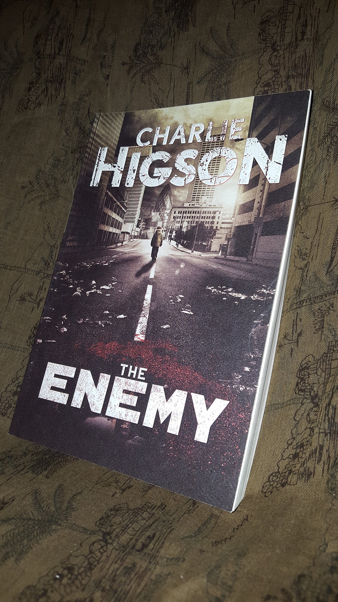 Amazon.com: The Enemy (An Enemy Novel, 1): 9781484721469: Higson ...