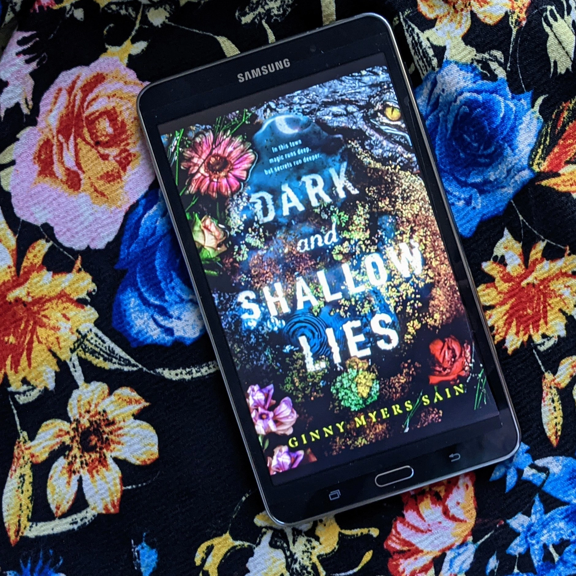 Amazon.com: Dark and Shallow Lies: A intense and atmospheric thriller ...