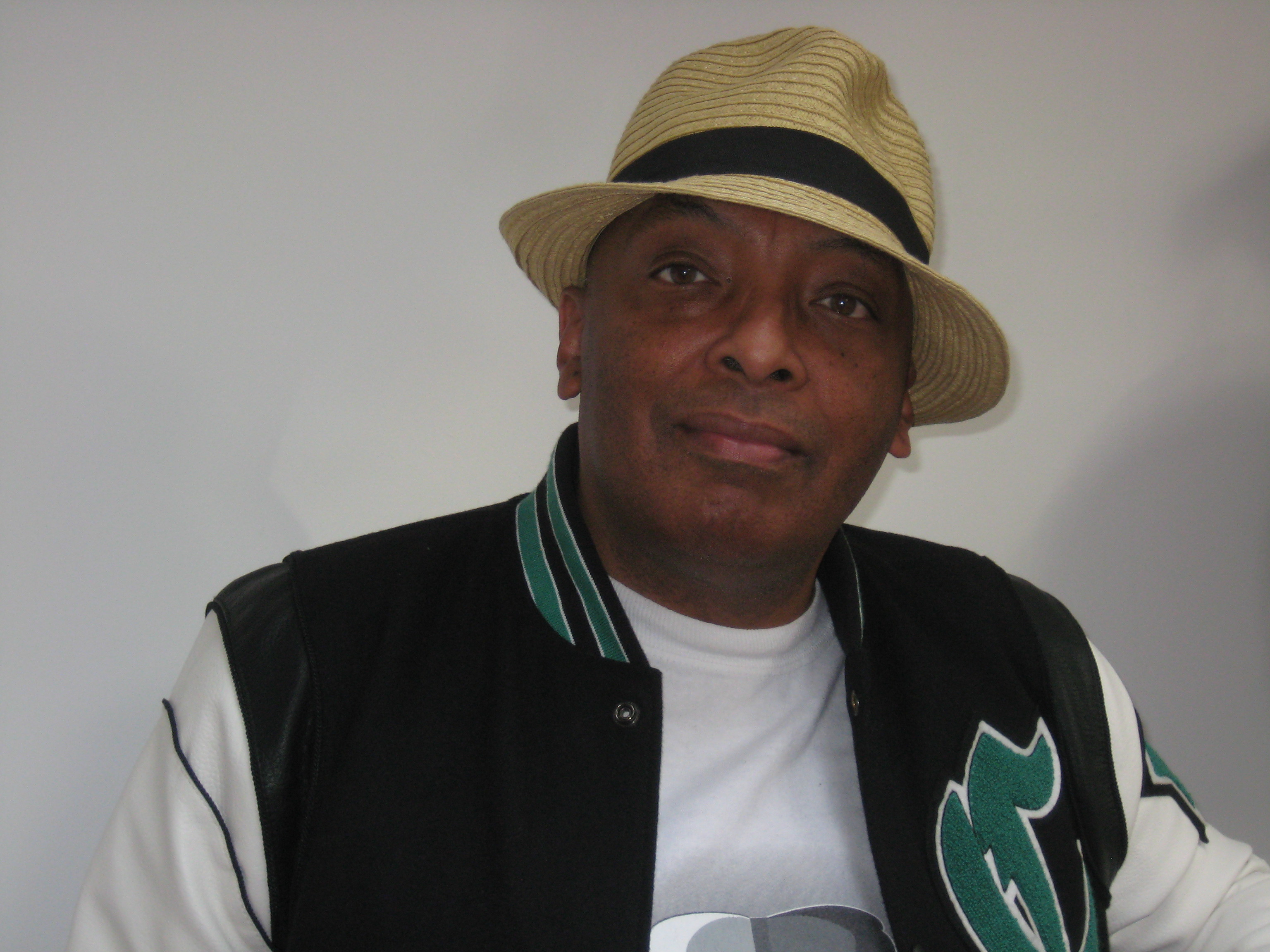 Amazon.com: Teddy Hayes: books, biography, latest update