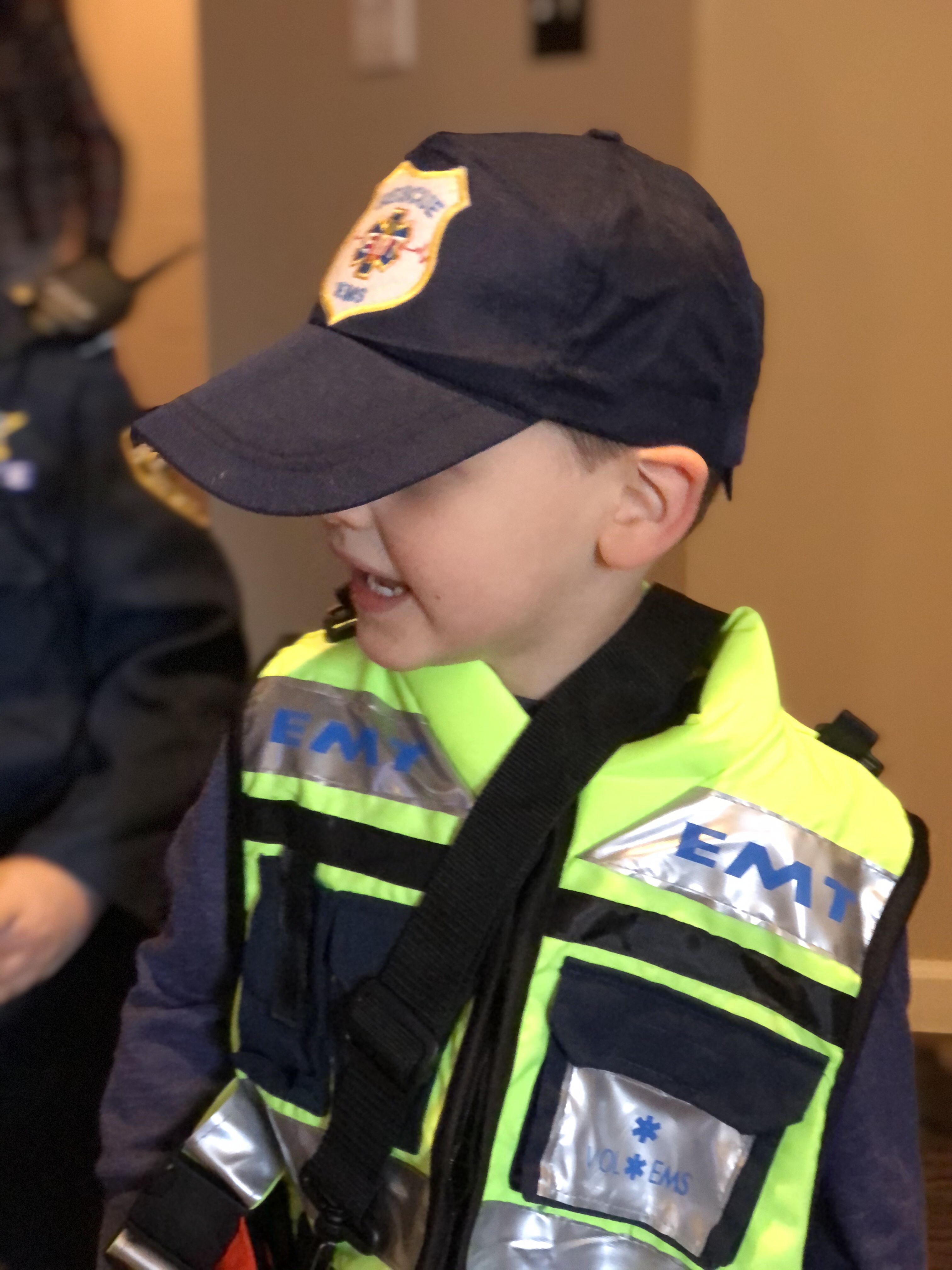 Amazon.com: Dress Up America EMT Costume for Kids - Authentic Paramedic ...