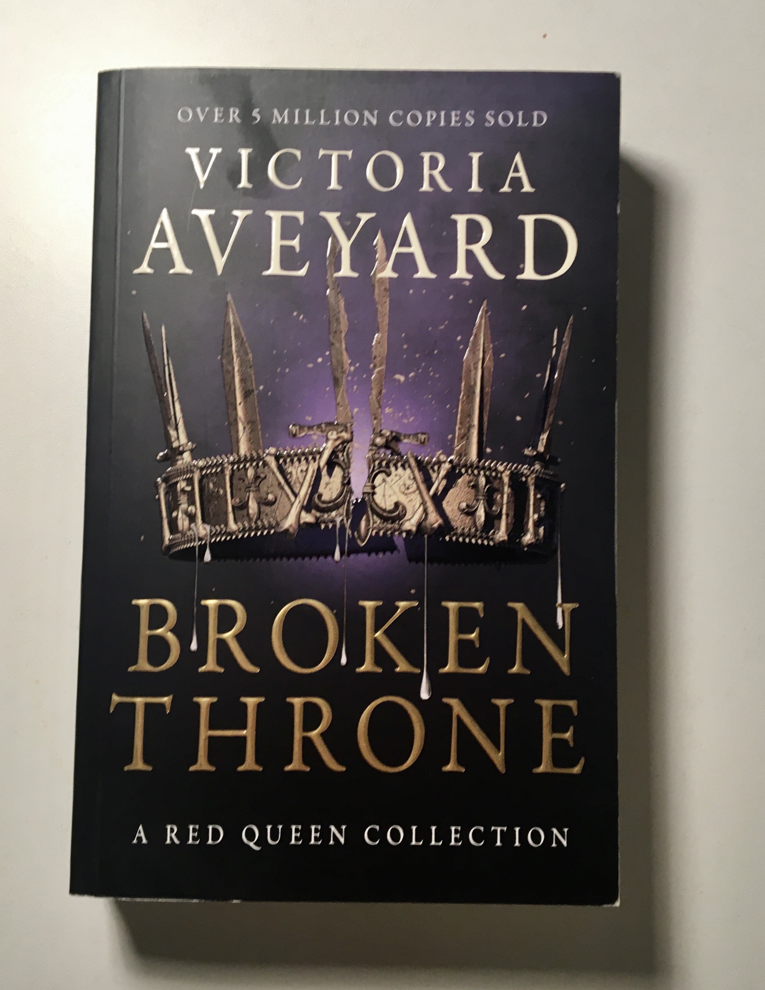 Broken Throne: Victoria Aveyard: An unmissable collection of Red Queen ...