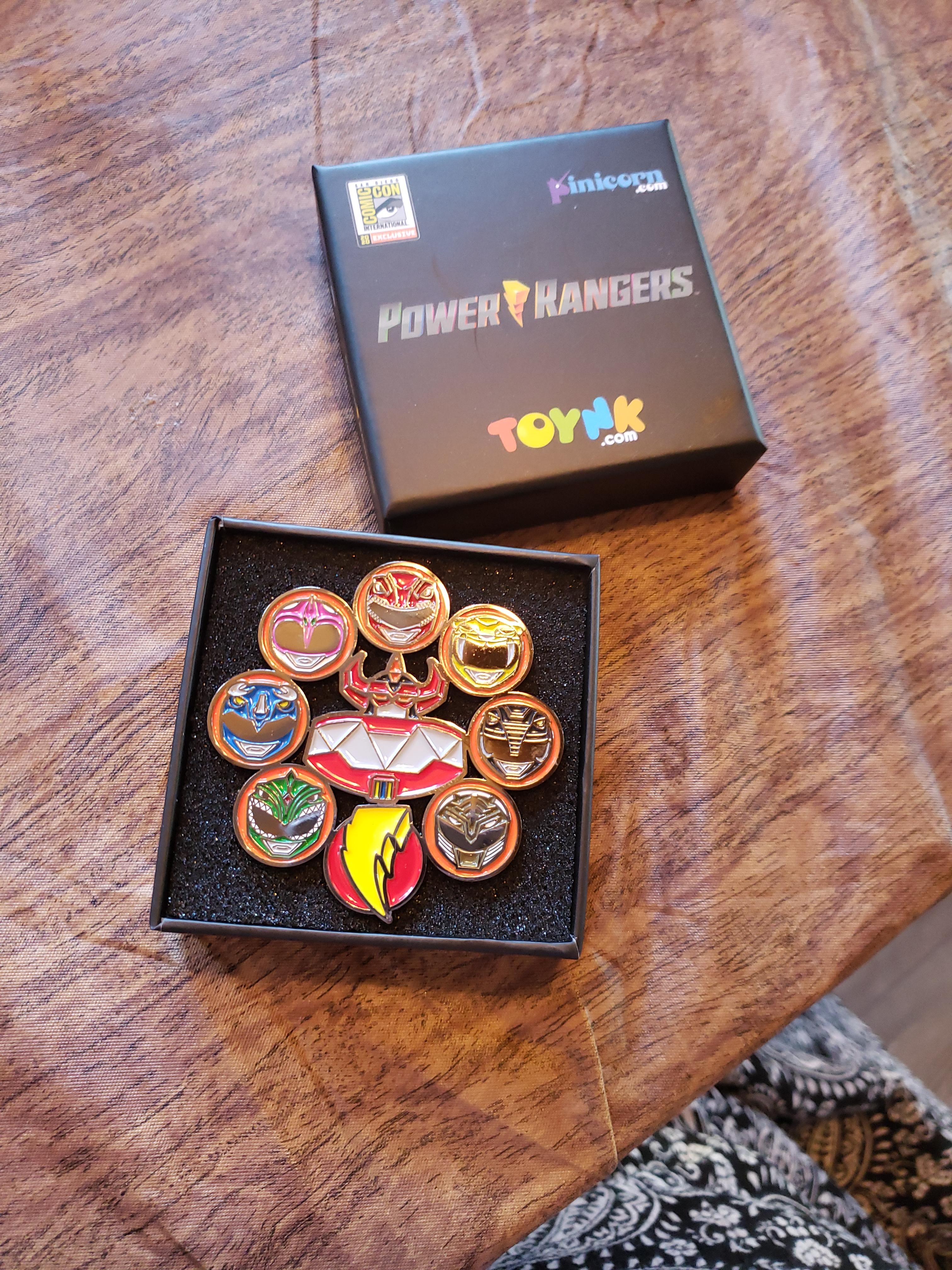 Amazon.com: Mighty Morphin Power Rangers 2.5-Inch Deluxe Enamel Pin ...