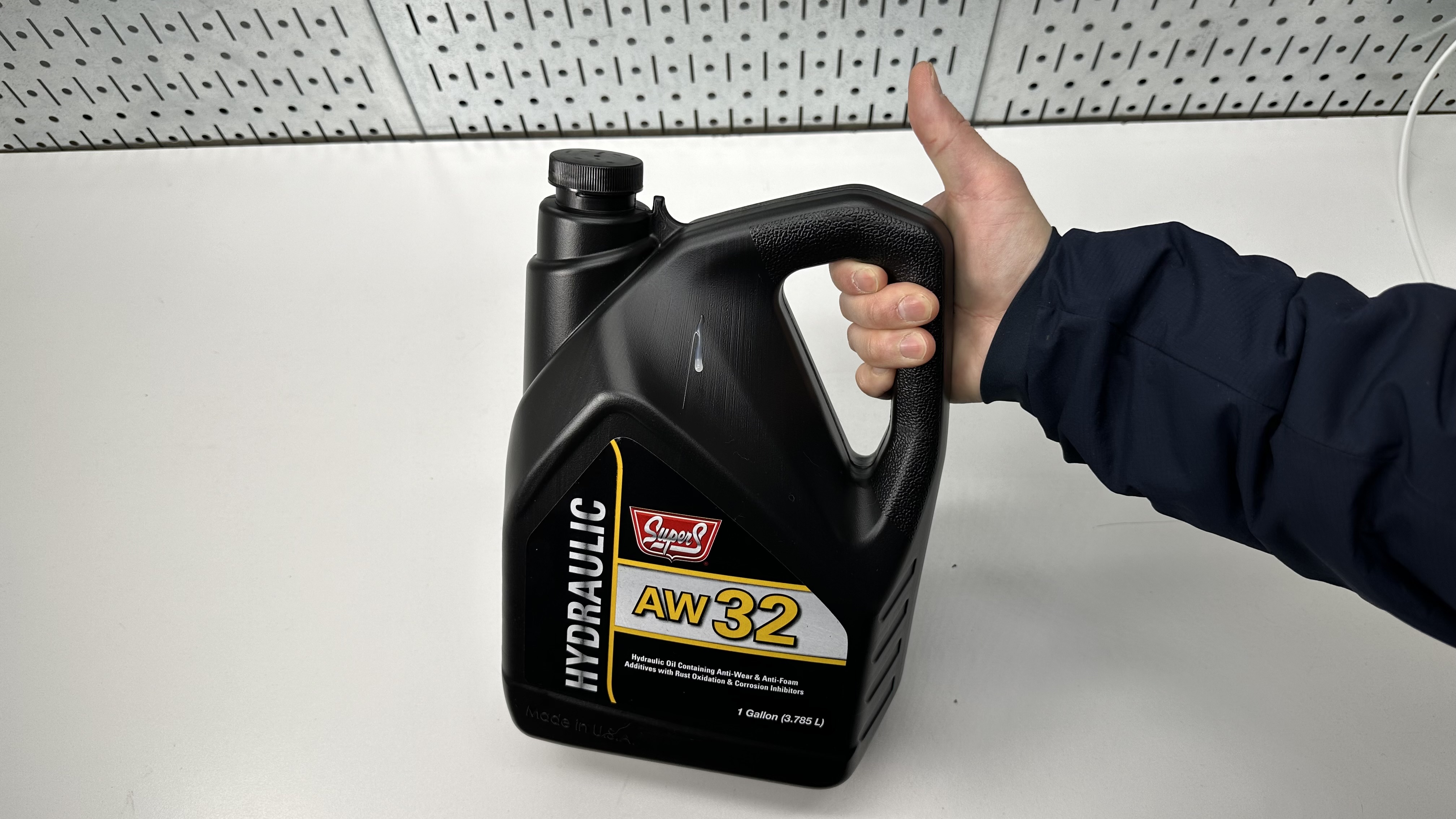 Watch AW32 hydraulic oil for wood splitters on Amazon Live