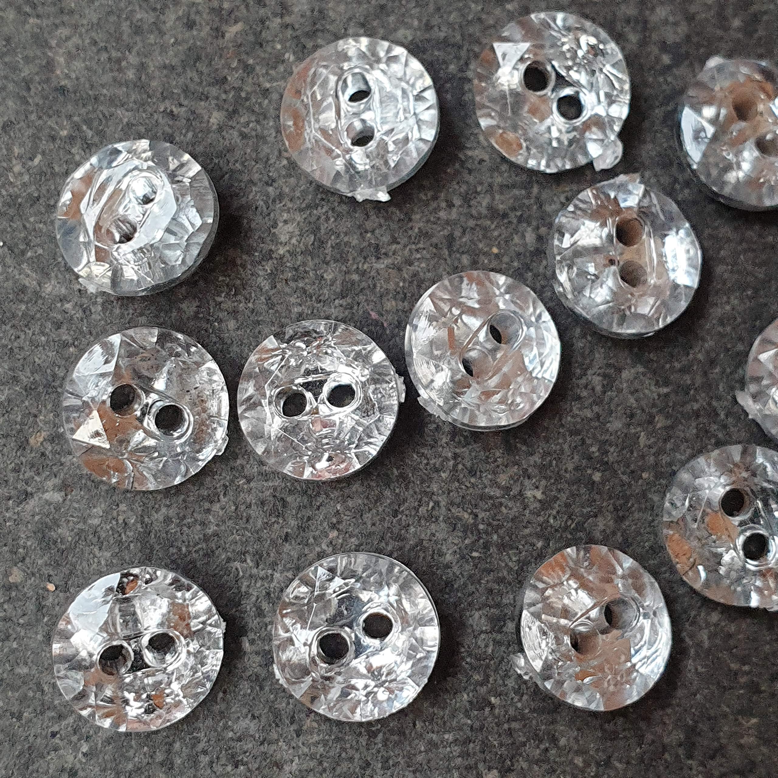 MAMUNU Pack of 100 15mm Assorted Crystal Clear Flat Back Buttons, 5 ...
