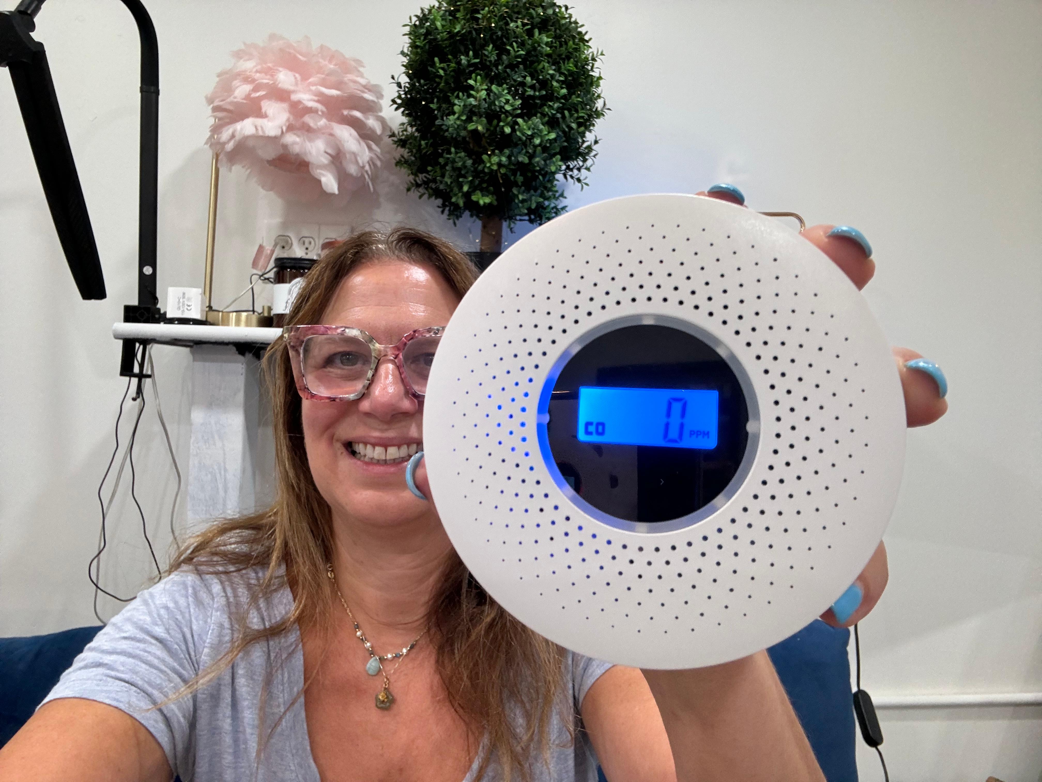 Watch this carbon monoxide smoke detector works great With LED lights ...