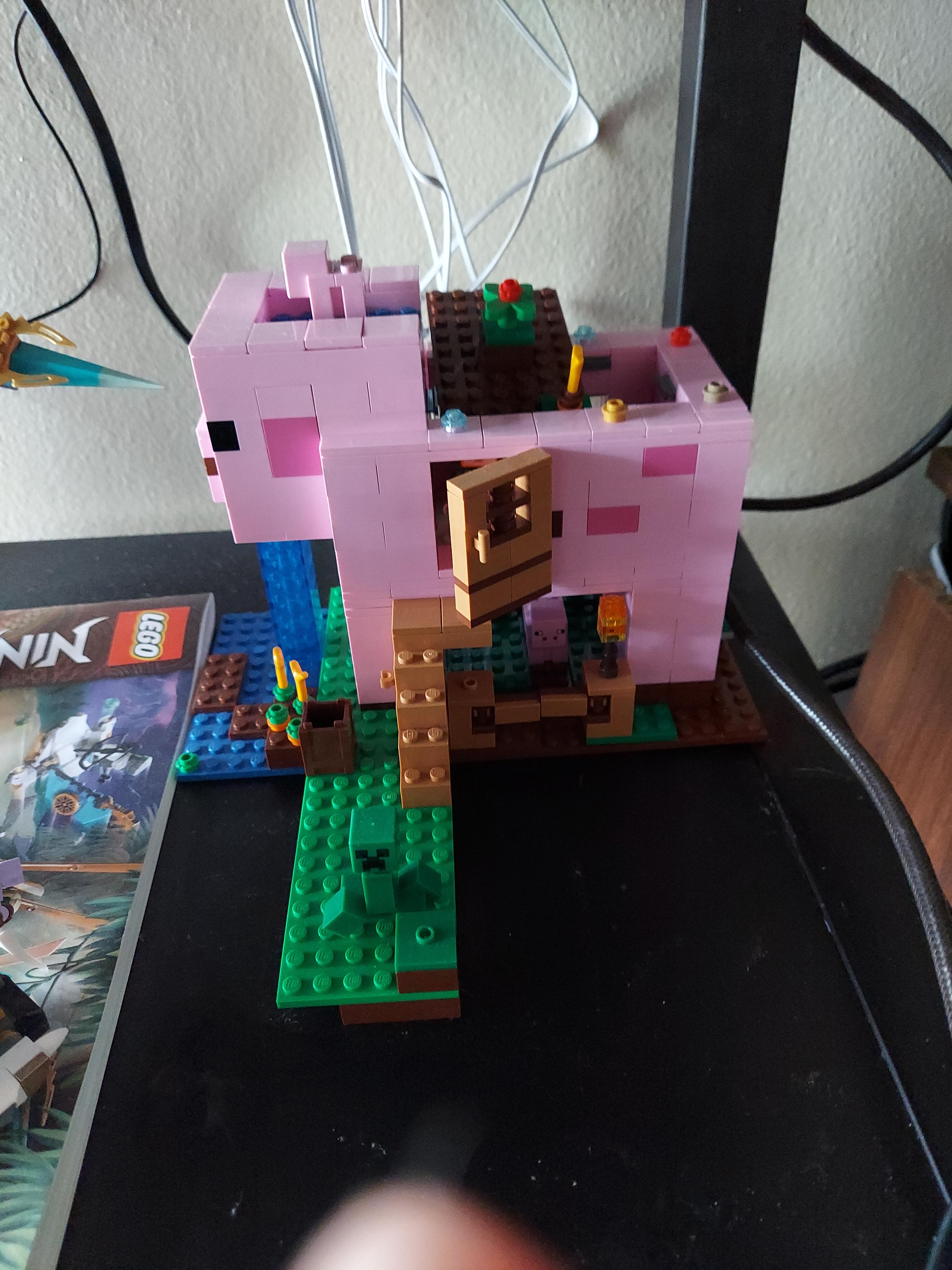 Amazon.com: LEGO Minecraft The Pig House, 21170 with Alex, Creeper and ...
