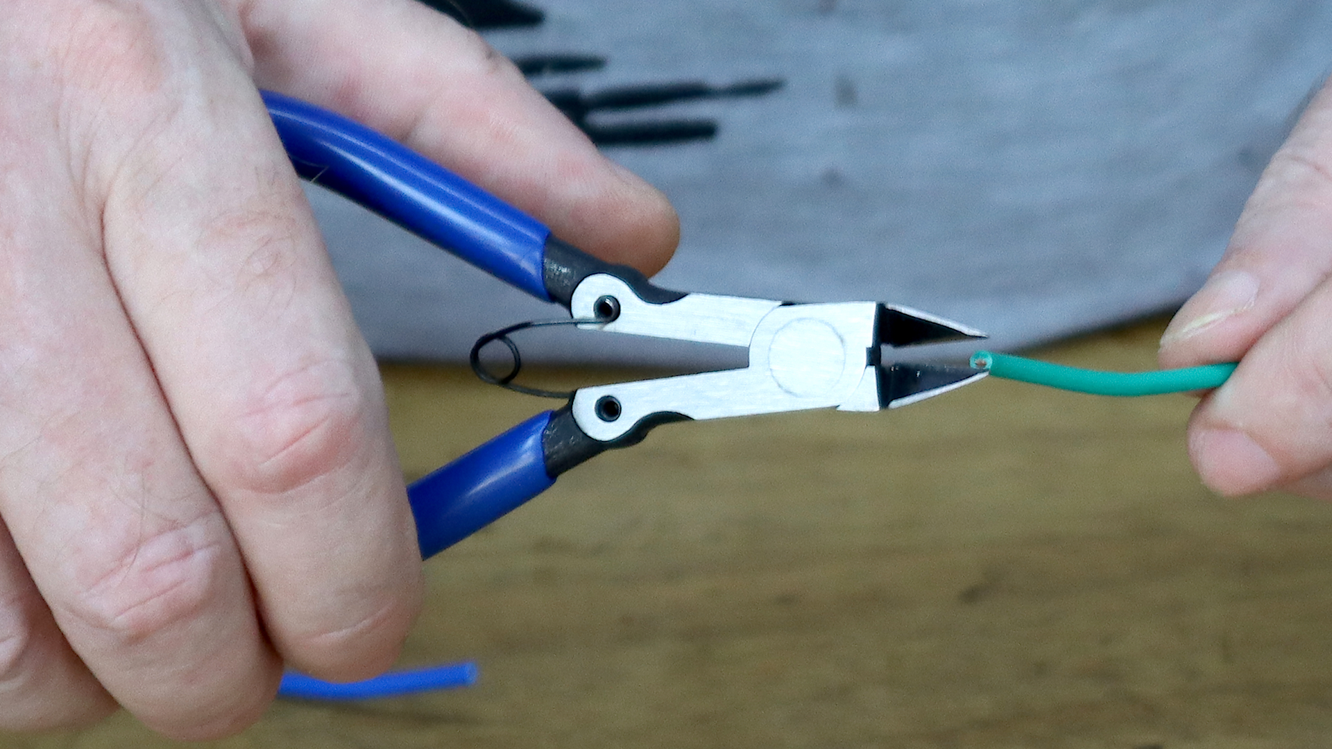 Watch IGAN 330 Precision Wire Cutter - Review and Testing on Amazon Live