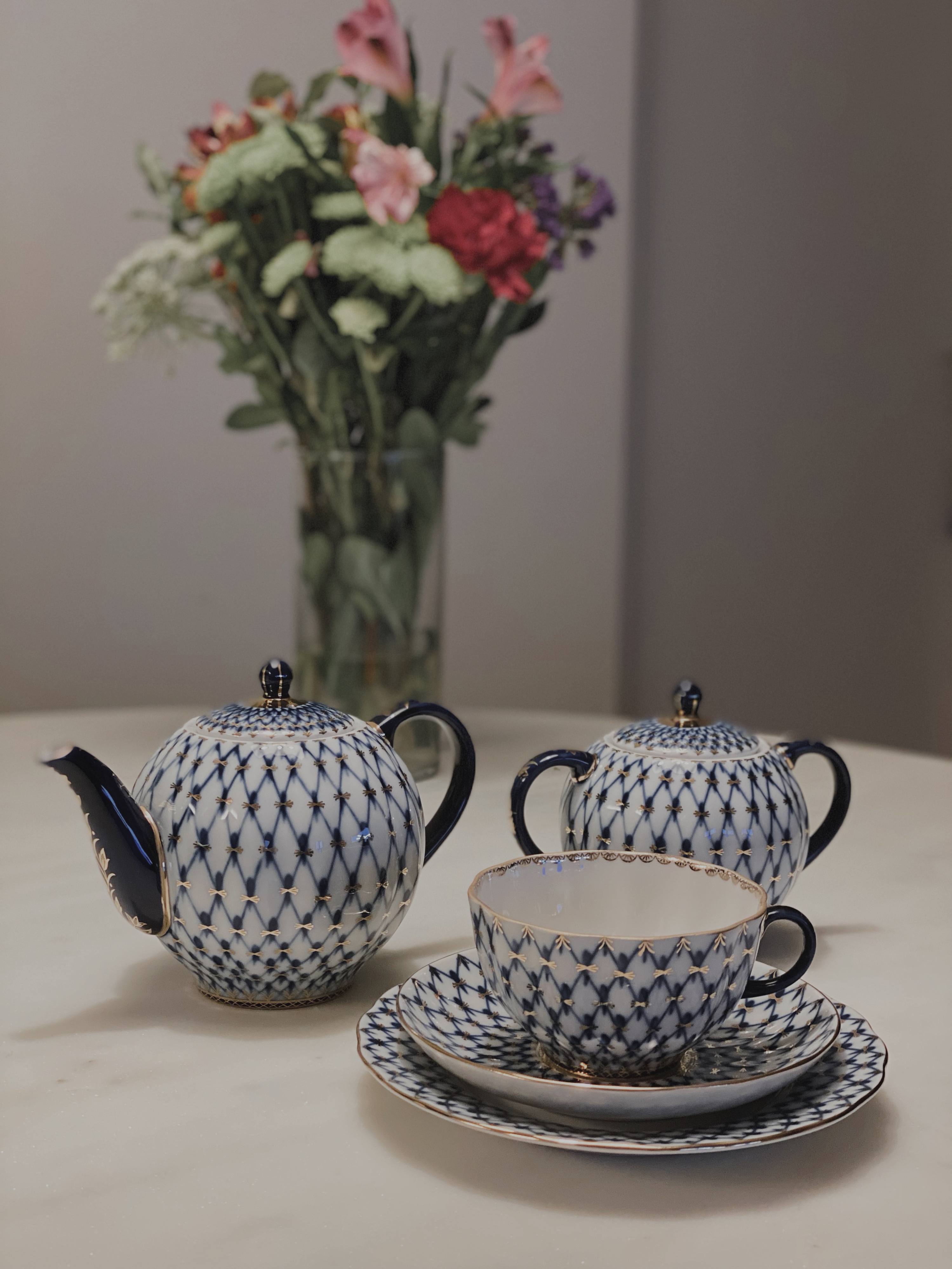 Amazon.com: Imperial Porcelain 'Cobalt Net Tulip' Tea Set 20 pc. for 6 ...