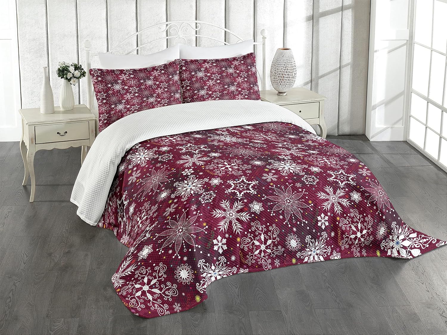 Amazon.com: Ambesonne Snowflake Bedspread, Colorful Christmas Pattern ...