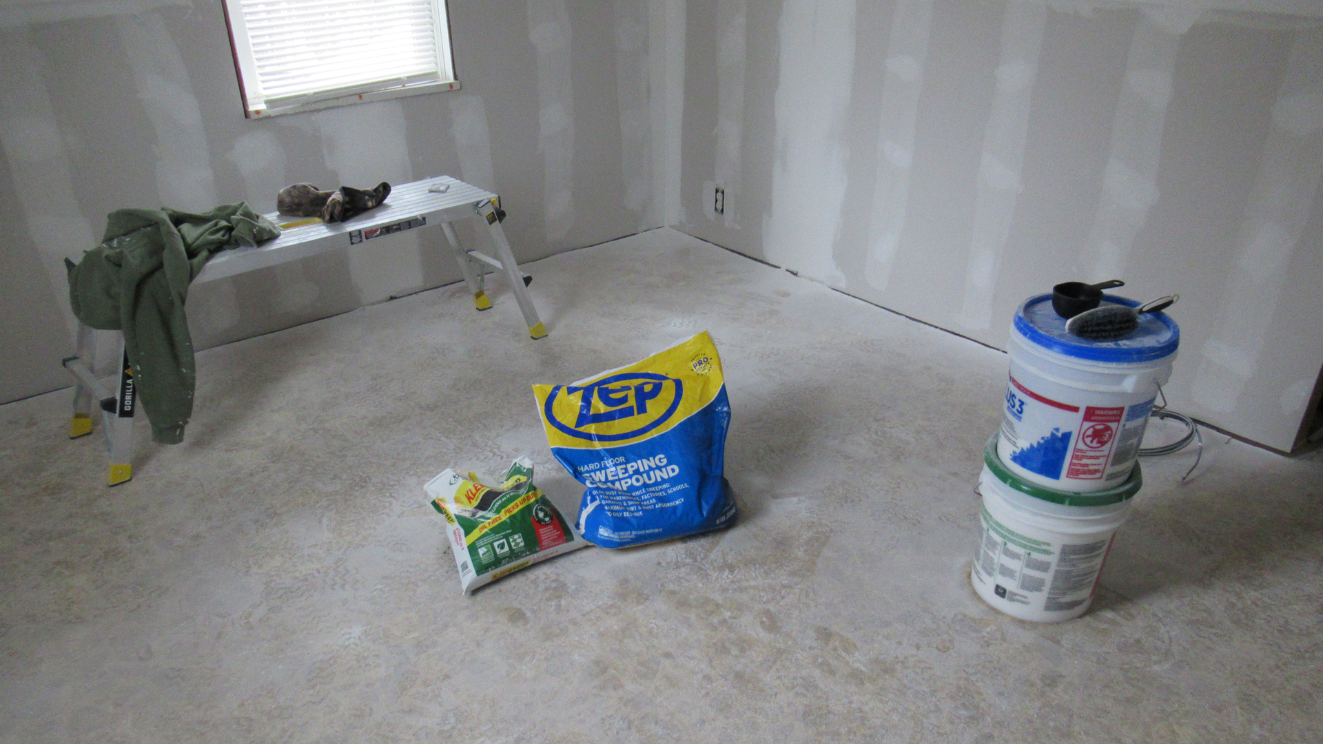 Watch Sweeping compound helps to control drywall dust on Amazon Live
